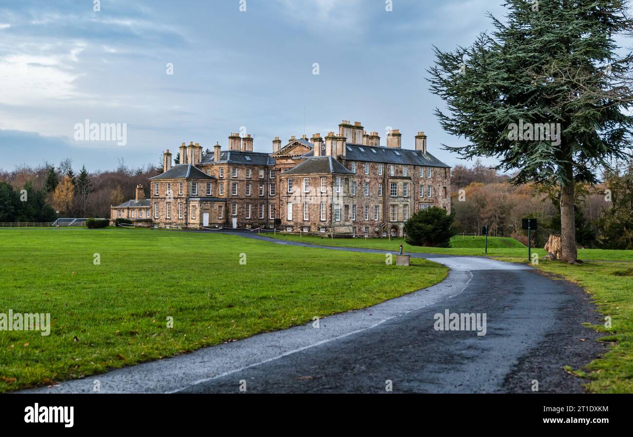 Palace grandeur hi-res stock photography and images - Alamy