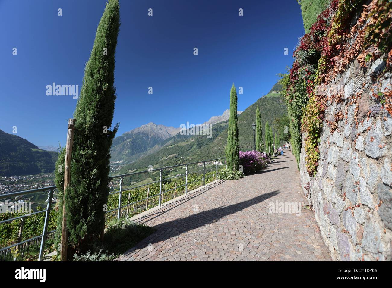 Dorf Tirol, Italien, Südtirol 11. Oktober 2023 Hier der Blick von Dorf ...