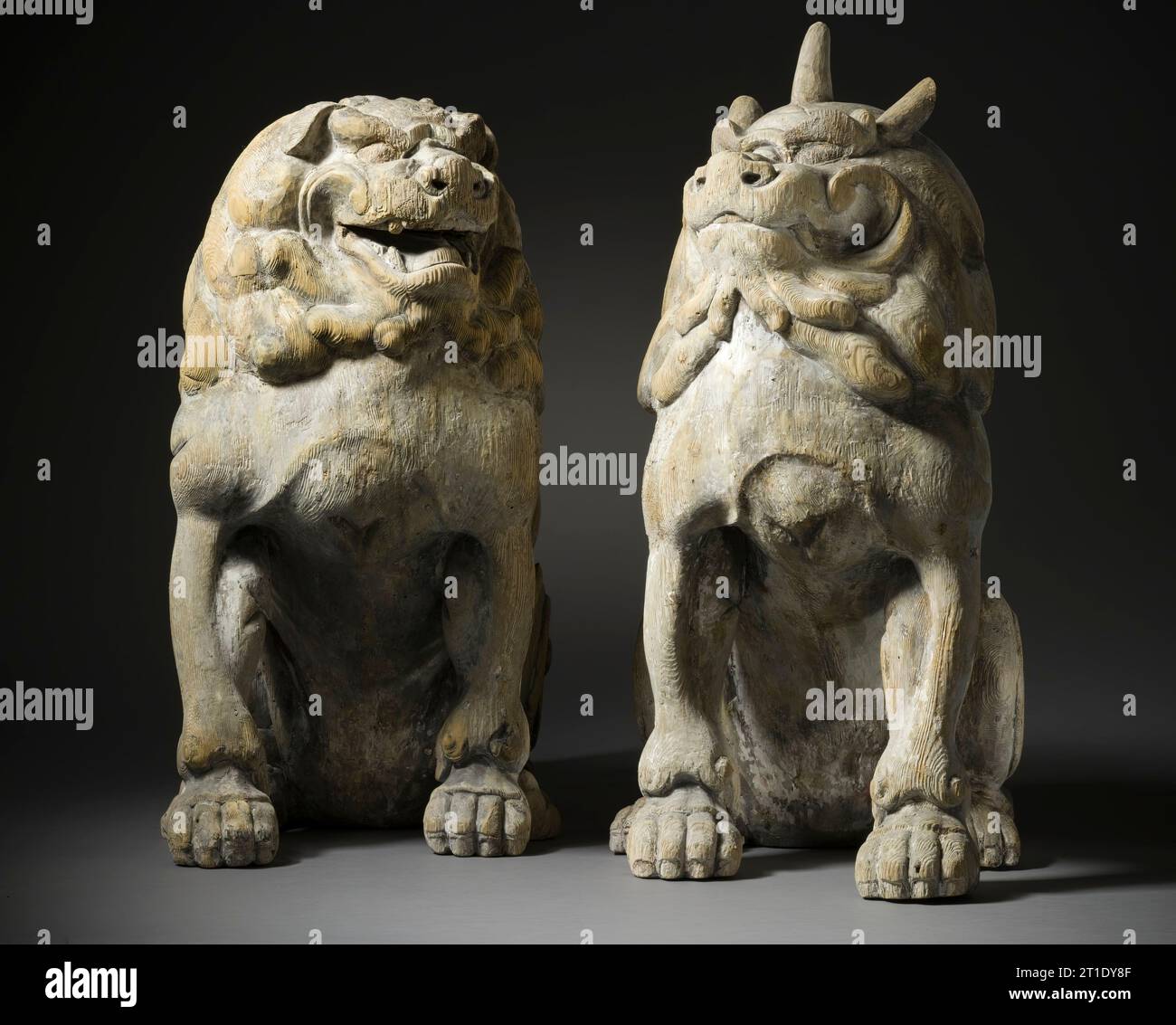 Guardian lion pair hi-res stock photography and images - Alamy