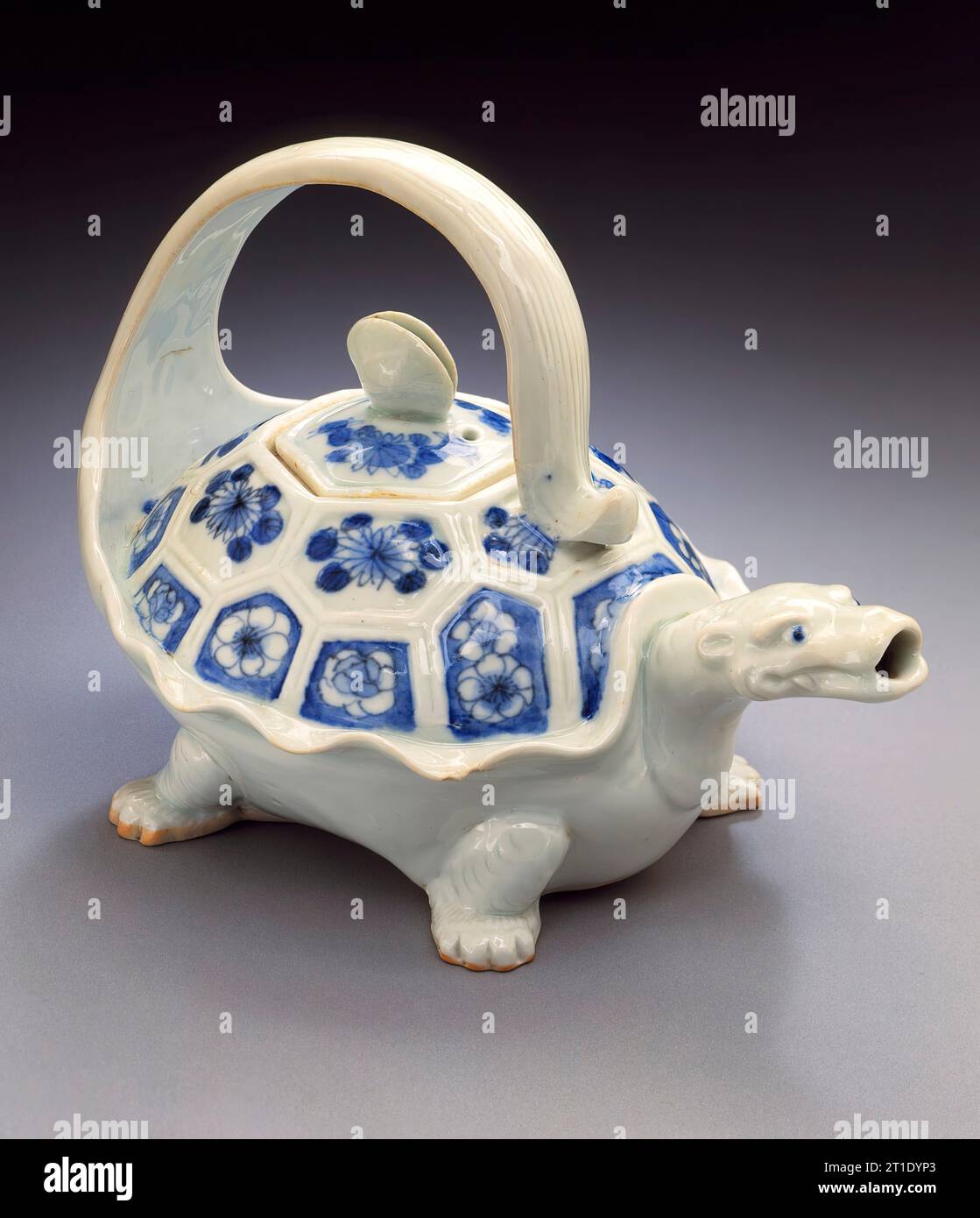 Sencha Teapot in the Form of a Long-Tailed Turtle; Clam Knop, 19th ...