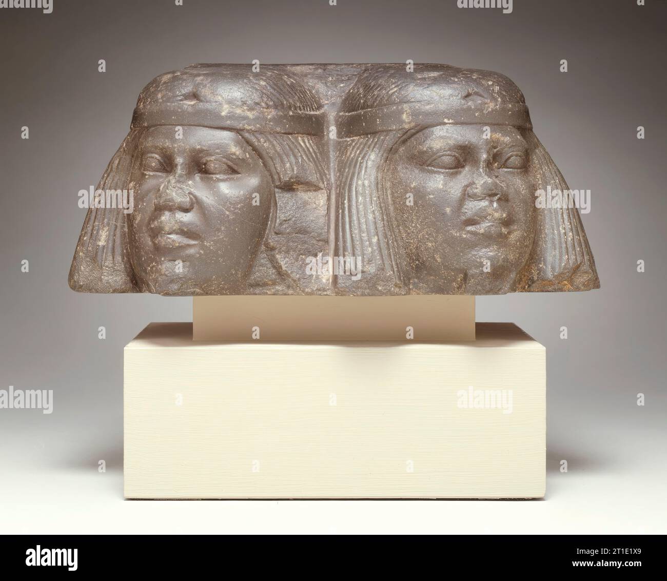 Basalt heads hi-res stock photography and images - Alamy