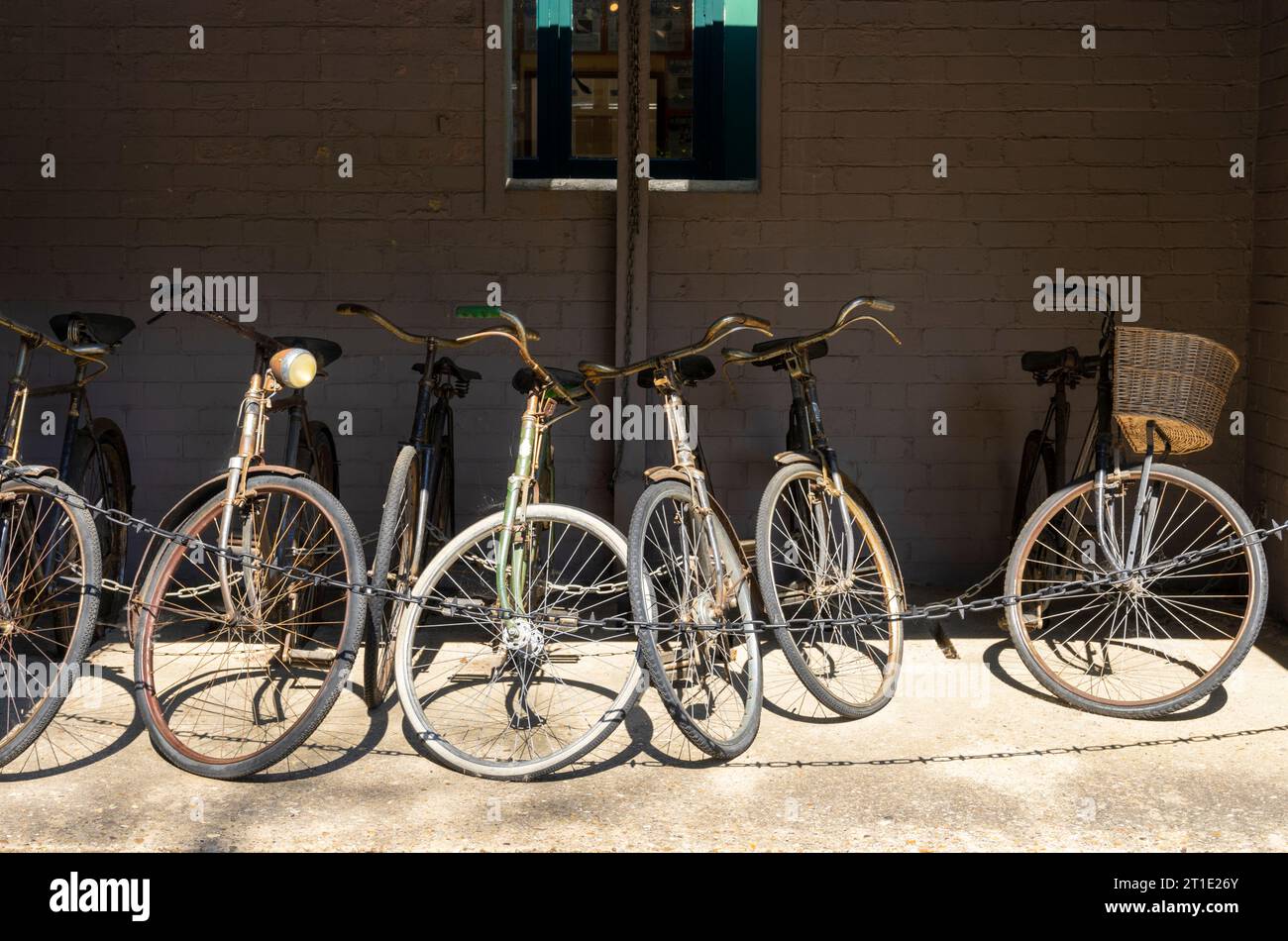 Vintage ww11 bicycle hi-res stock photography and images - Alamy