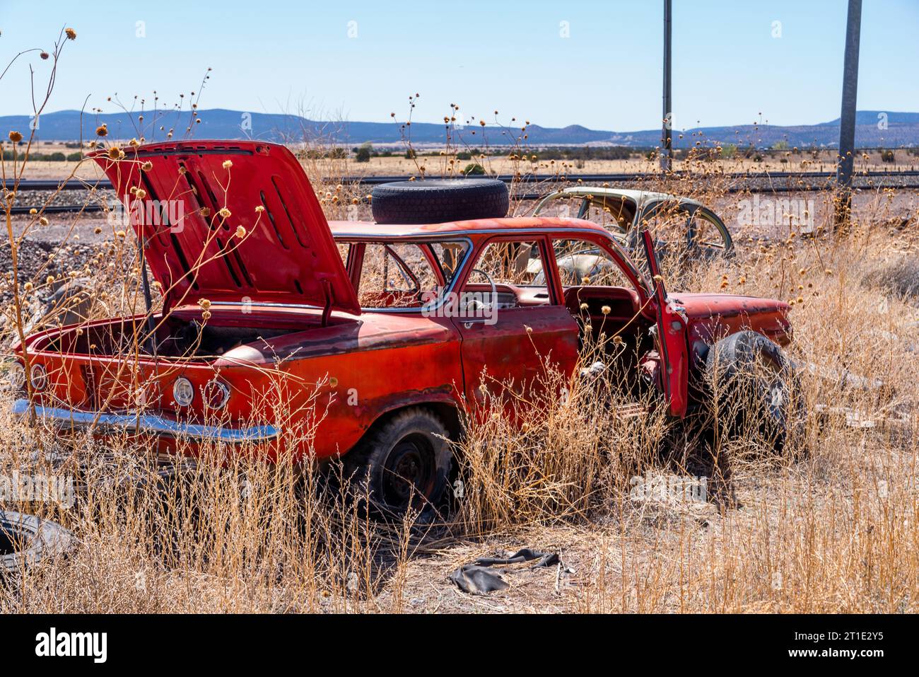 Rusty oldtimer car along route 66 in the Arizona desert Stock Photo - Alamy