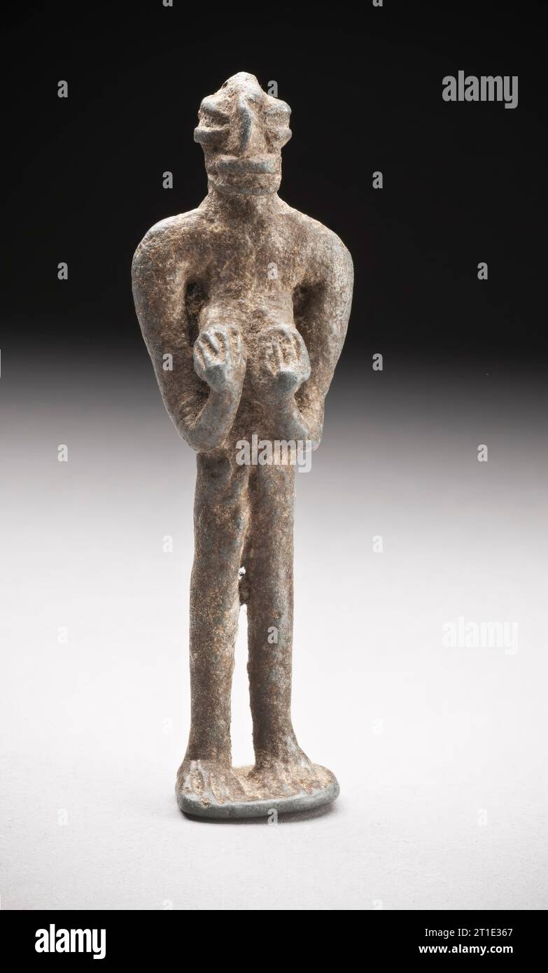 Full standing figure hi-res stock photography and images - Alamy