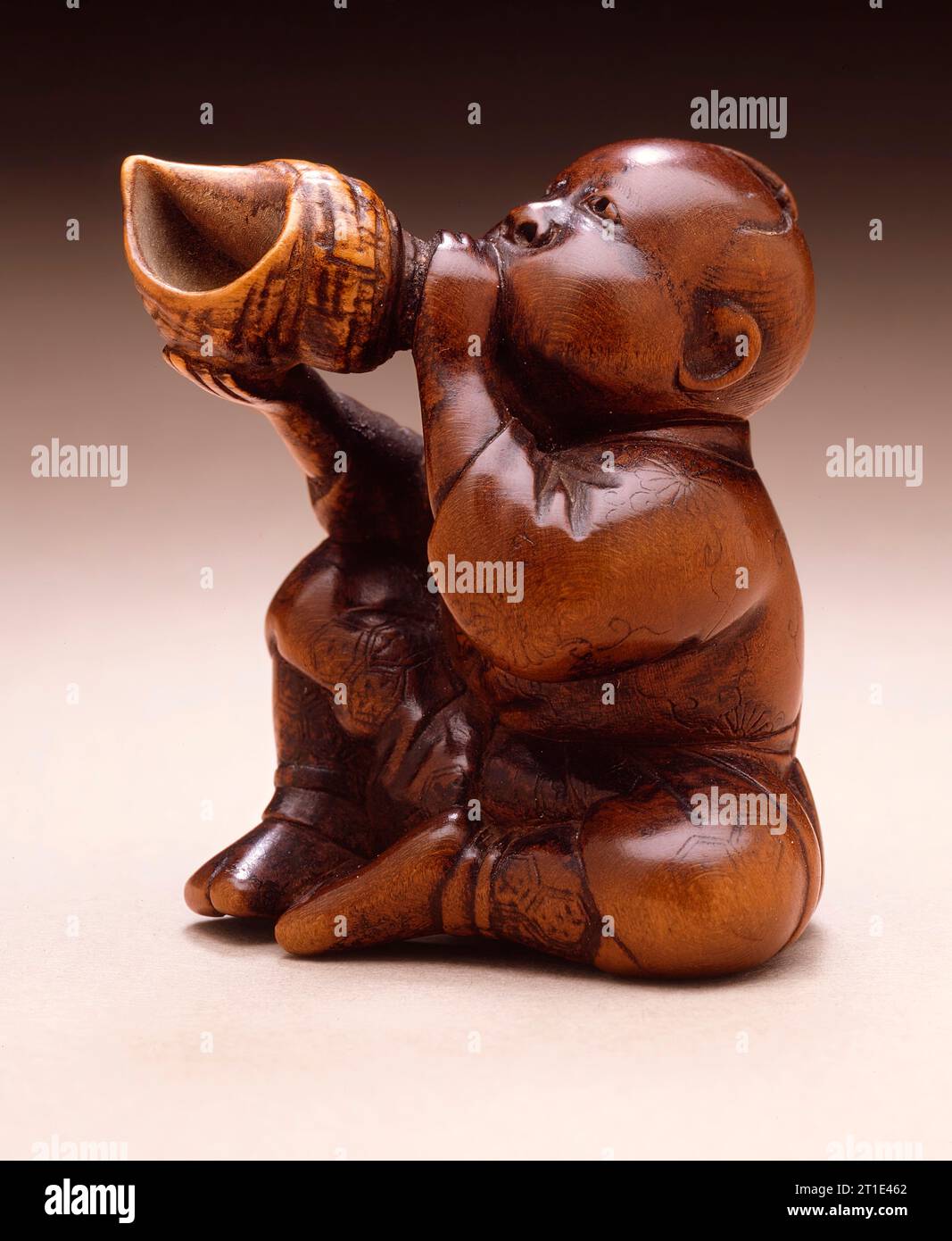 Conch shell carving hi-res stock photography and images - Alamy