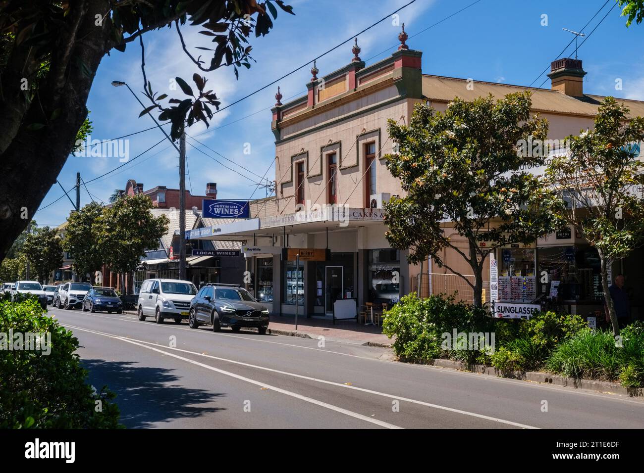 Street scene in the country town of Berry, New South Wales, Australia ...