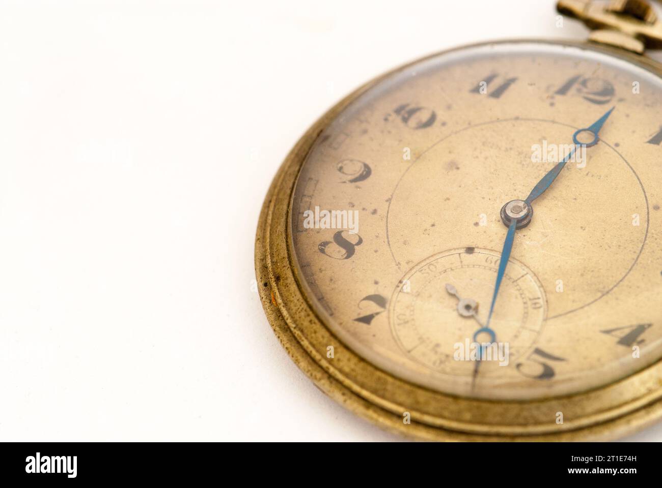 Broken antique pocket watch hi-res stock photography and images - Alamy