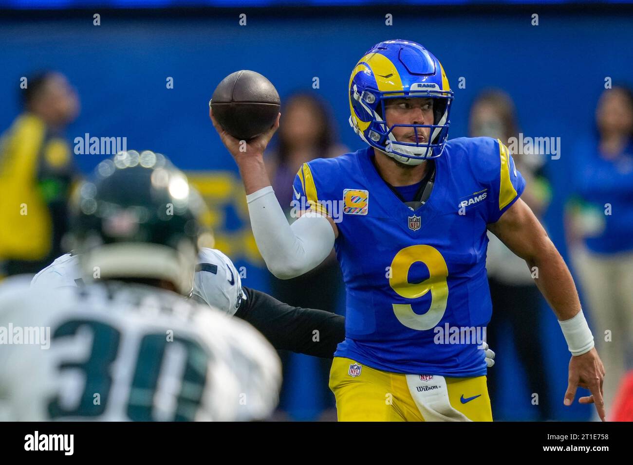 Nfl Quarterback Throwing