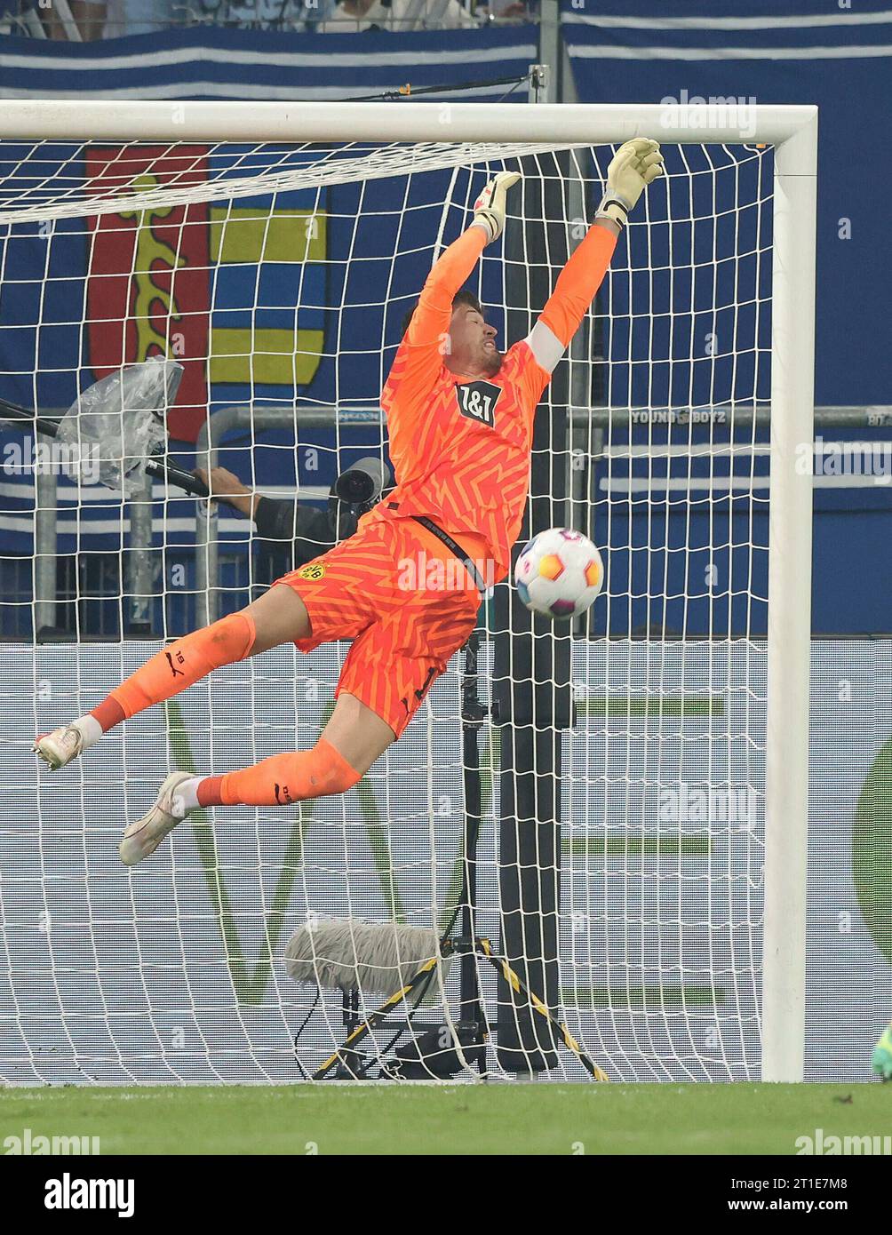 Gregor kobel bvb hi-res stock photography and images - Alamy