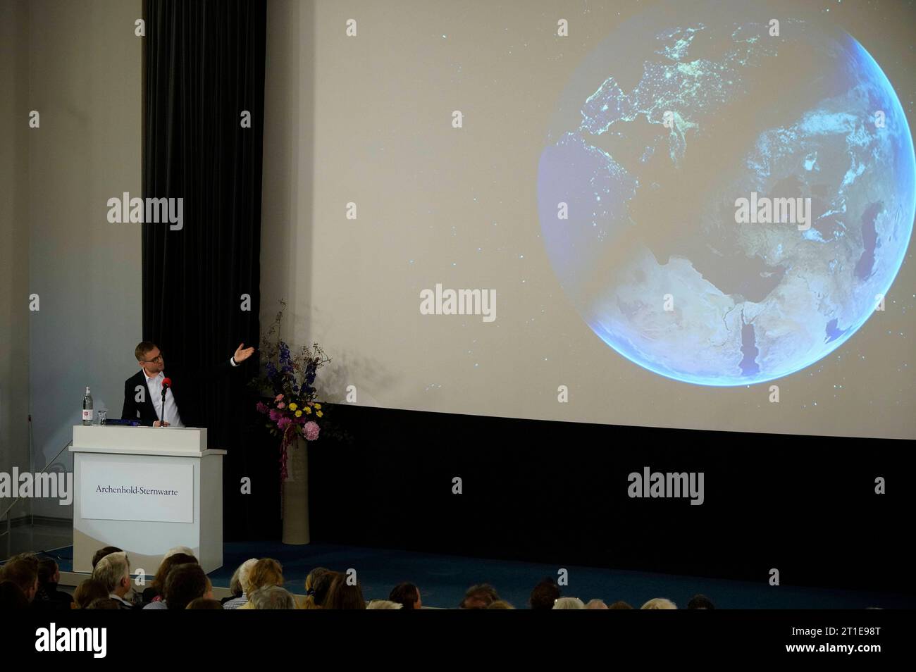 Tim Florian Horn spricht über die Geschichte der Archenhold-Sternwarte ...