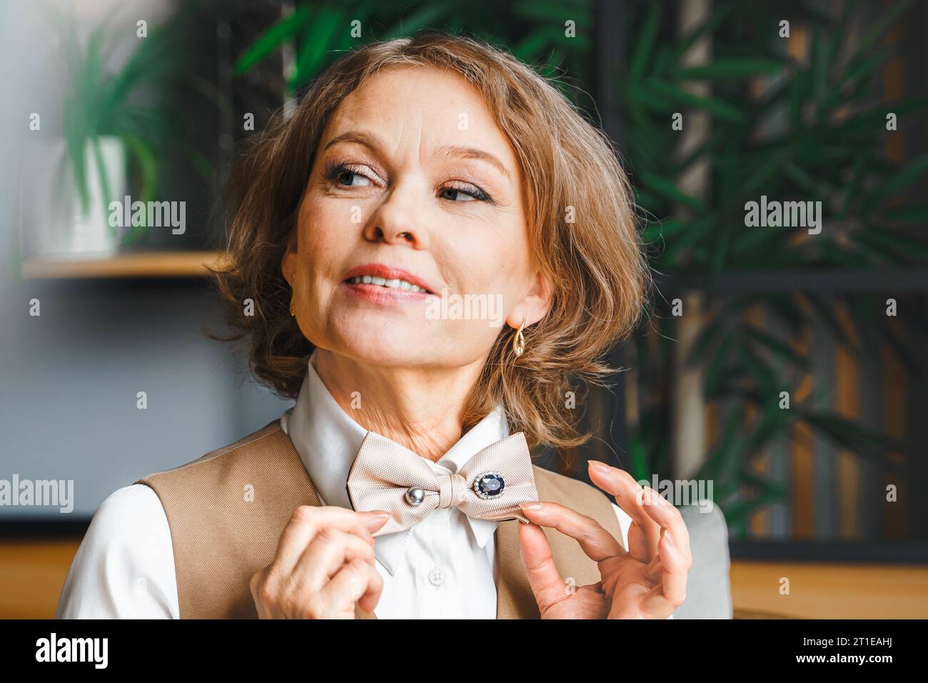 Elegant Business Woman Jewelry Hi Res Stock Photography And Images Alamy
