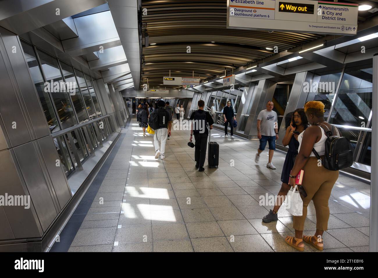 Elizabeth Line, London Underground, Tube Station Stock Photo - Alamy