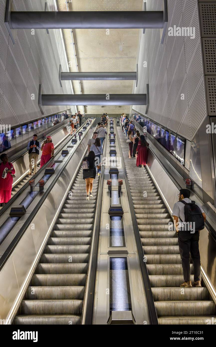 Elizabeth Line, London Underground, Tube Station Stock Photo - Alamy