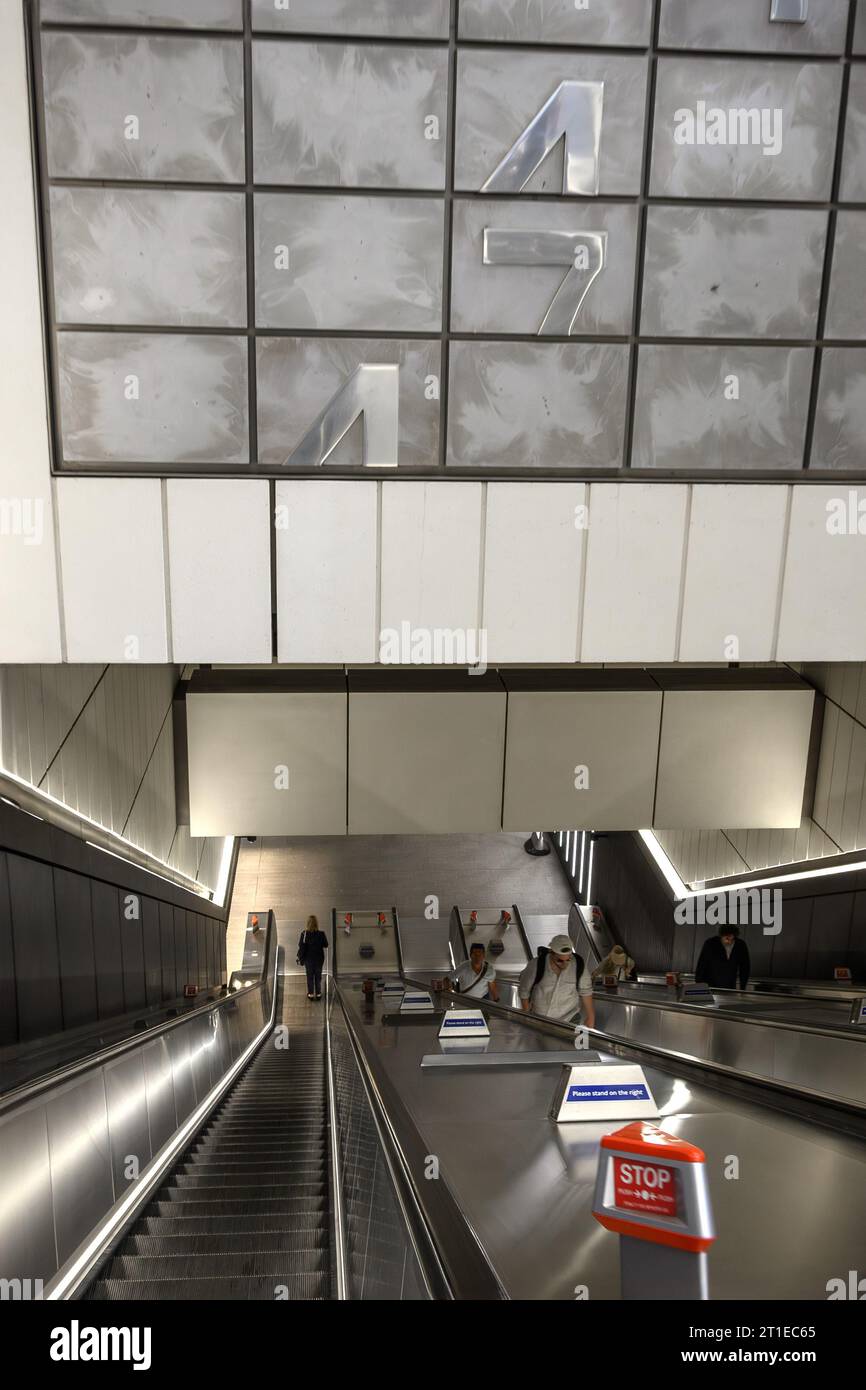 Elizabeth Line, London Underground, Tube Station Stock Photo - Alamy