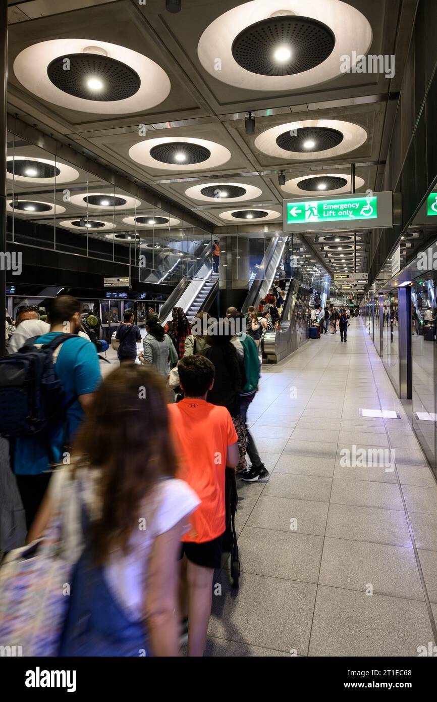 Elizabeth Line, London Underground, Tube, Paddington Stock Photo - Alamy