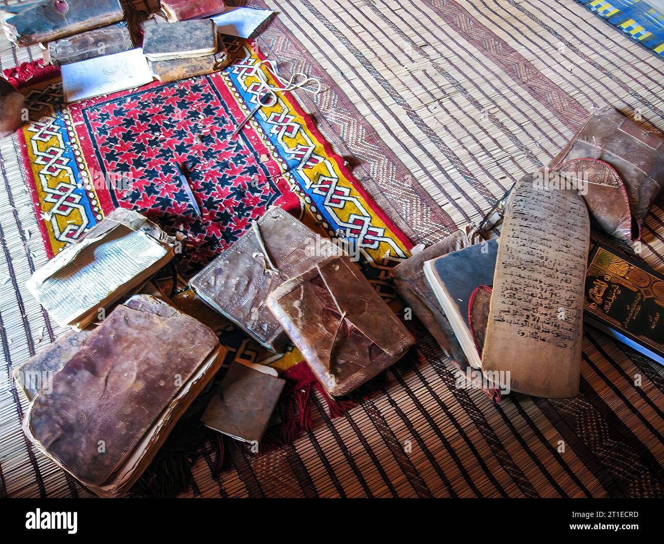 Old arabic manuscripts hi-res stock photography and images - Alamy