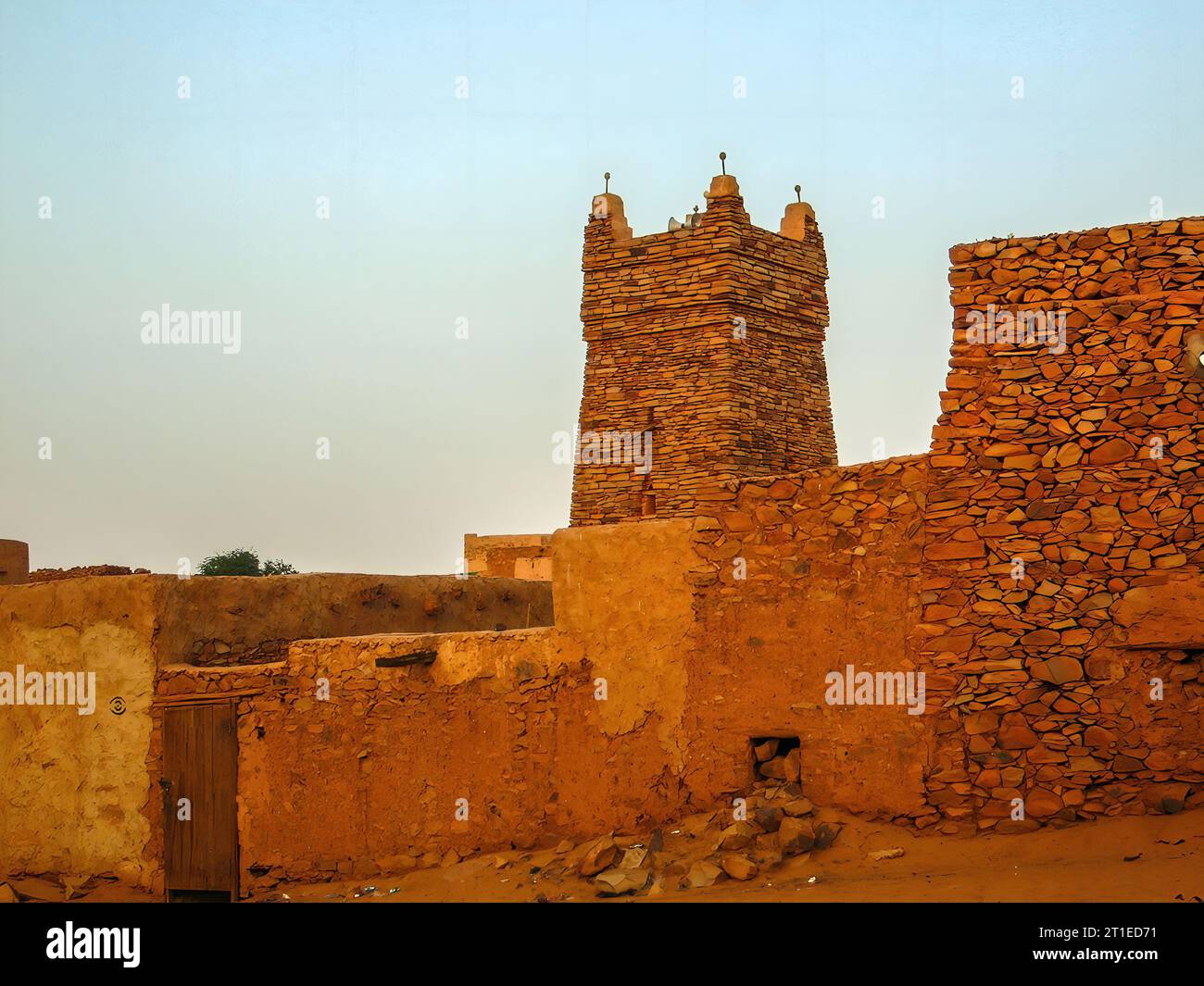 Chinguetti mosque mauritania hi-res stock photography and images - Alamy