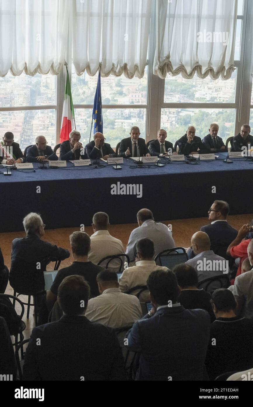 Operational meeting hi-res stock photography and images - Alamy