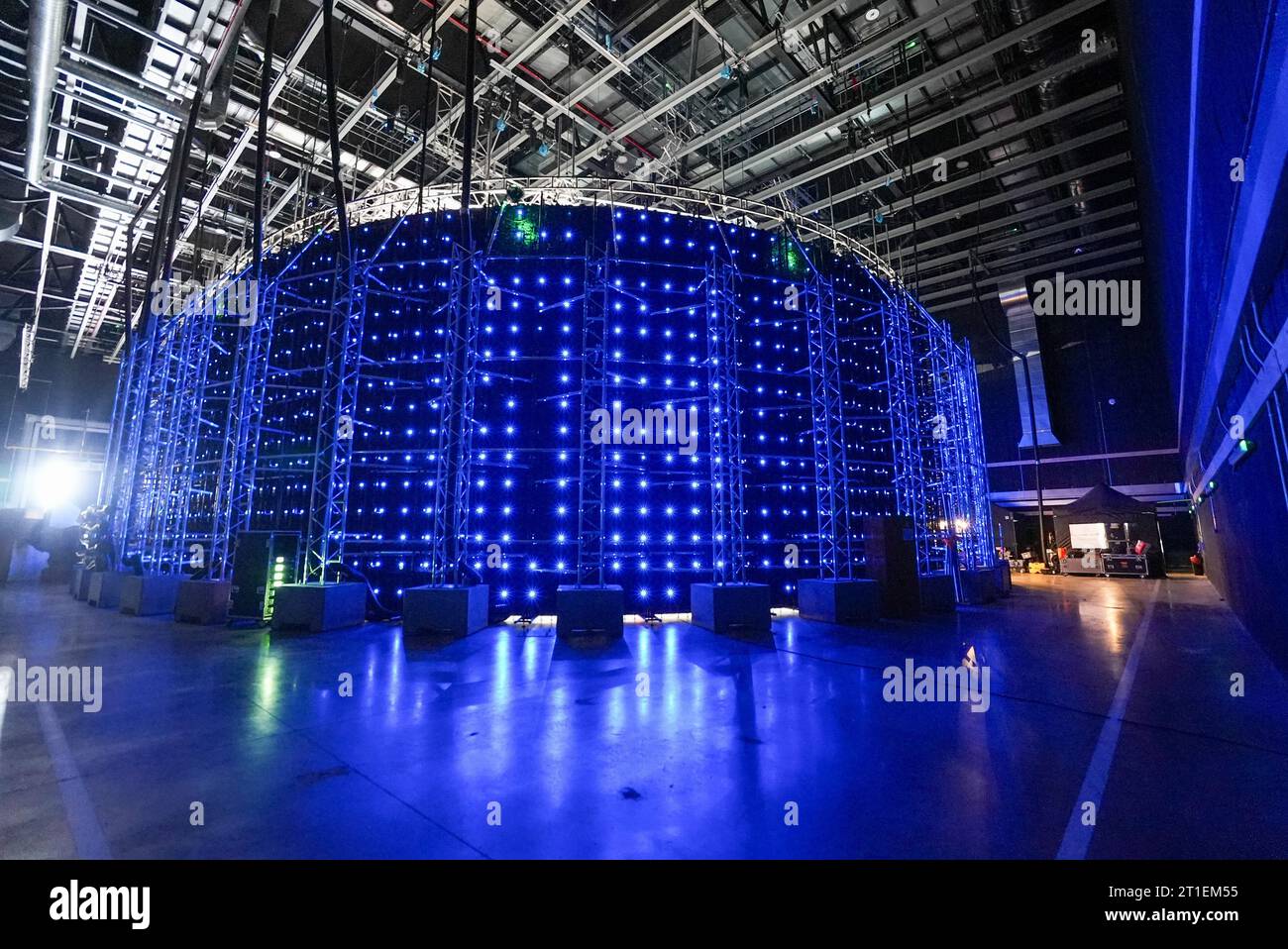 Rear of a virtual production set up at Leavesden Studios V-Stage Stock ...