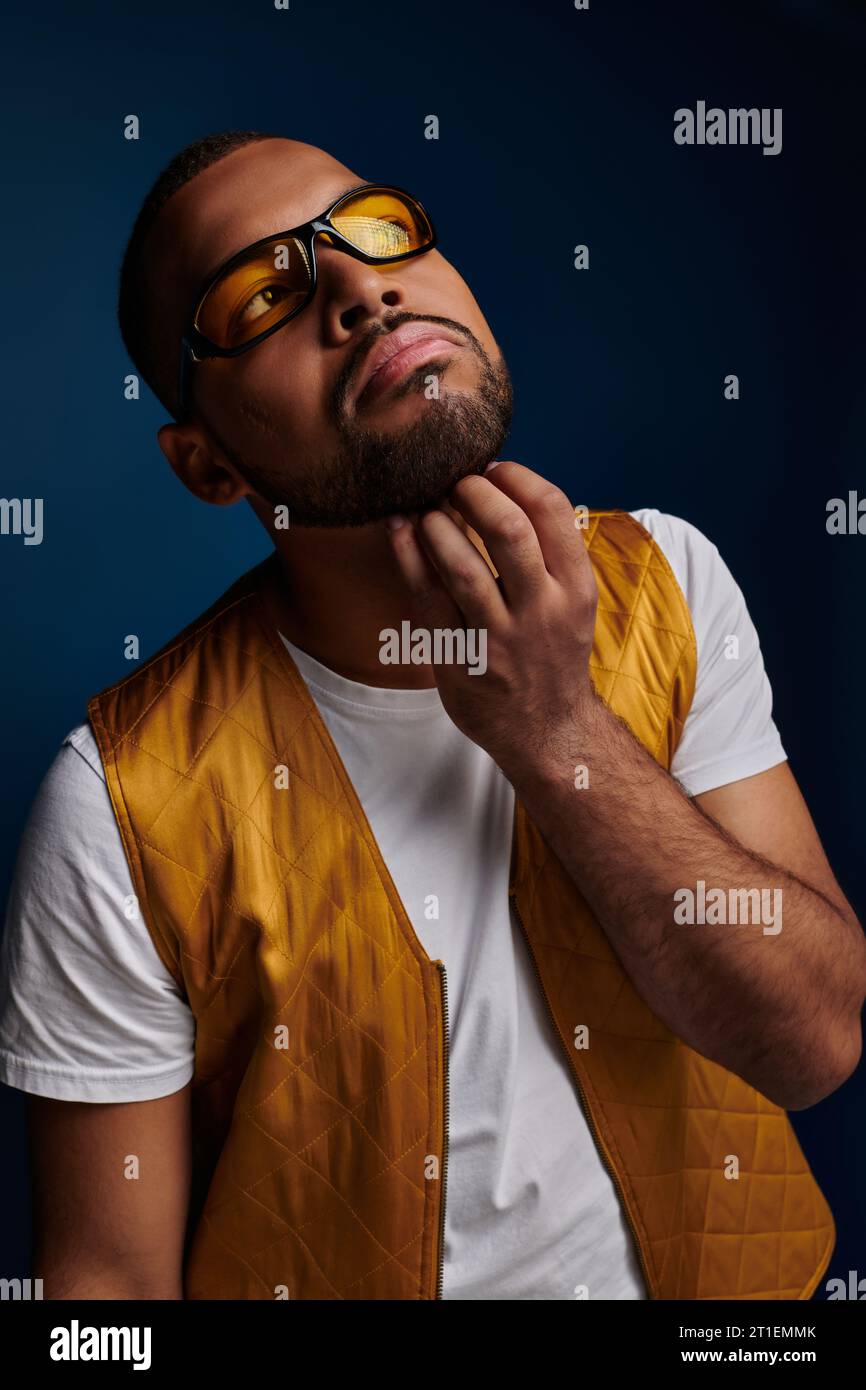 Man scratching his chin hi-res stock photography and images - Alamy