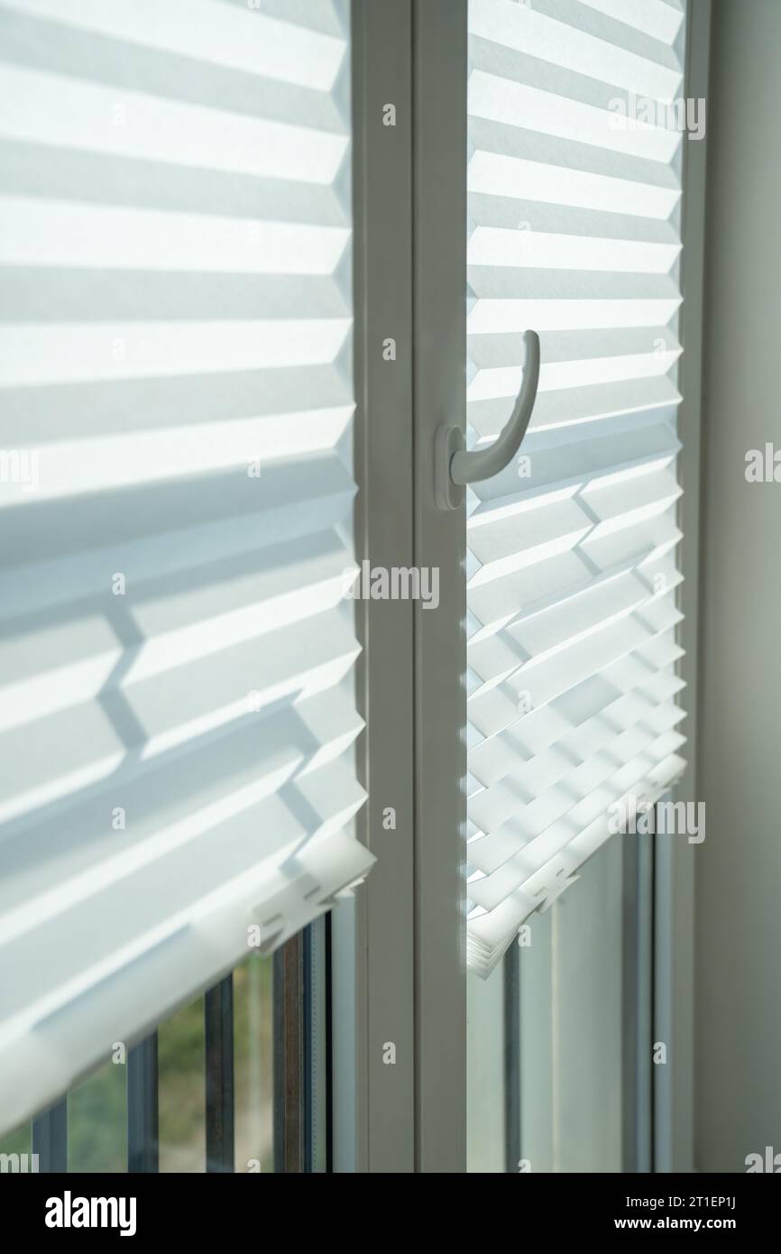 Blocking light to windows hi-res stock photography and images - Alamy