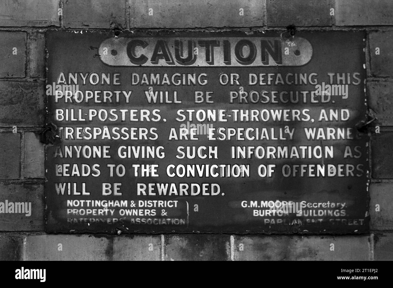 Demolition sign hi-res stock photography and images - Alamy