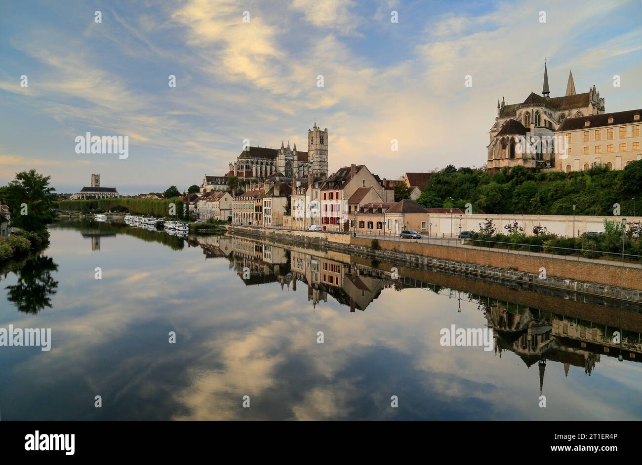 église auxerre hi-res stock photography and images - Alamy