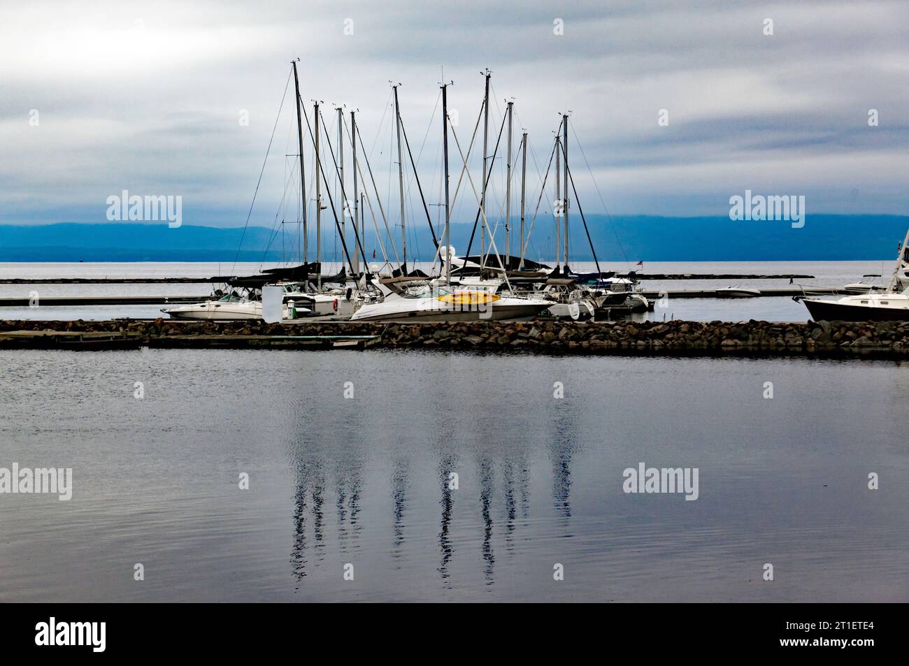 View from the waterfront Oakledge Park, Burlington South End, Vermont ...