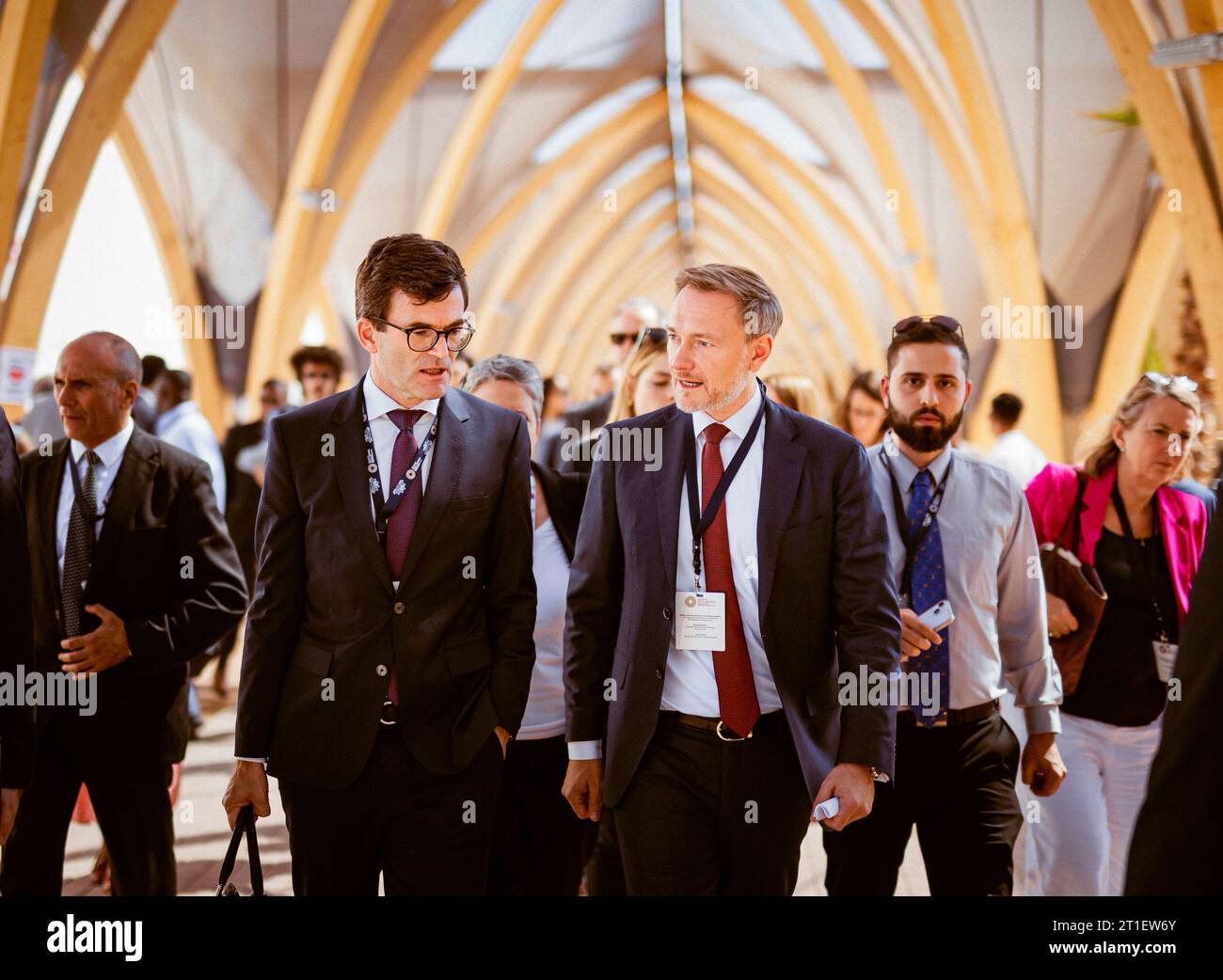 Finance spoke hi-res stock photography and images - Alamy