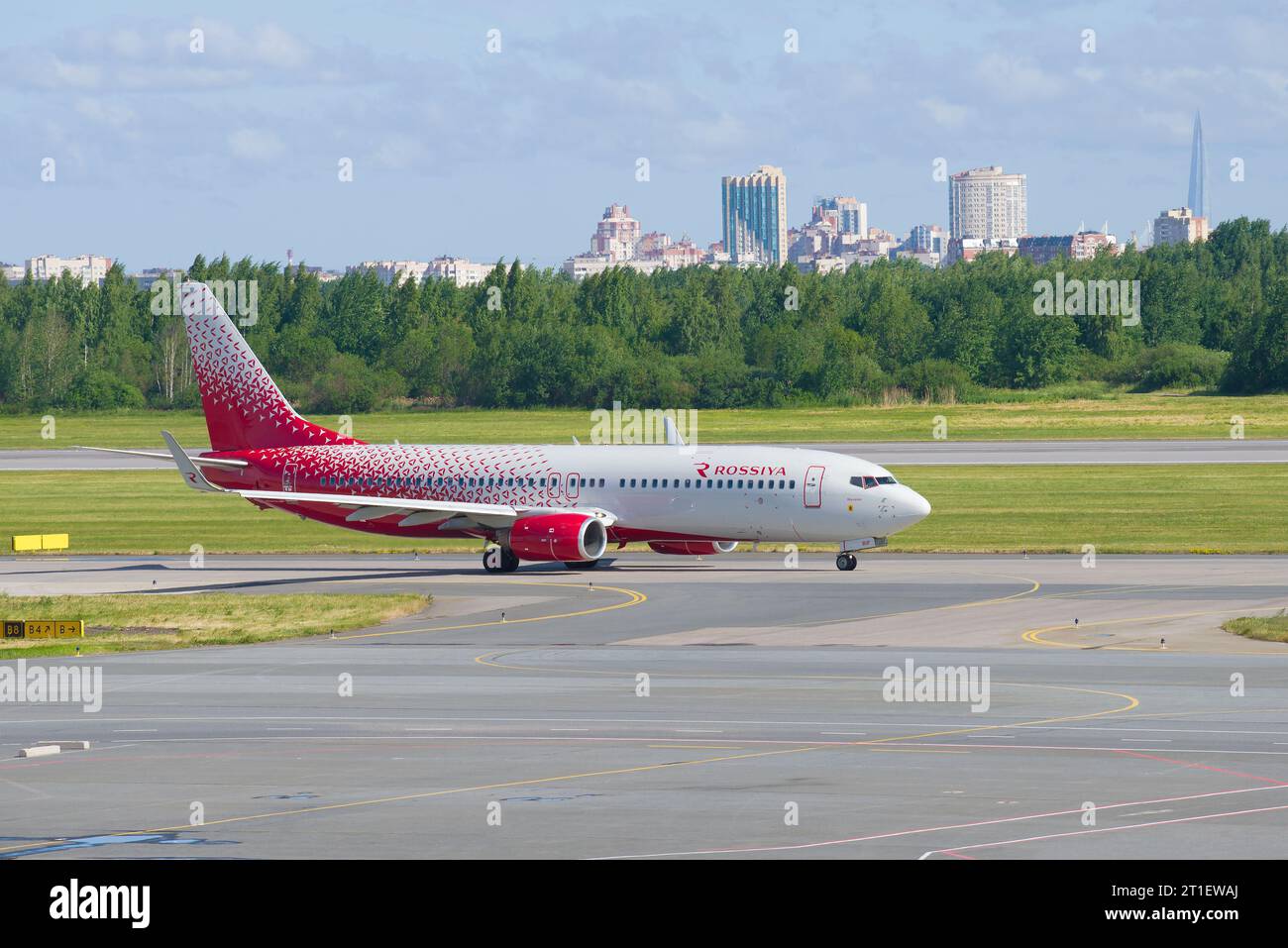 Boeing 737 8gj hi-res stock photography and images - Alamy