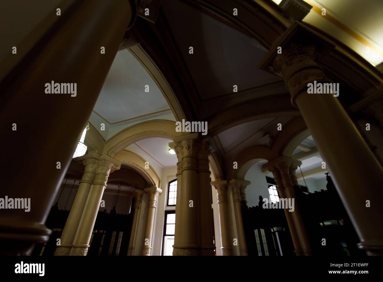 Ceiling with columns and classic moldings in an old house Stock Photo ...