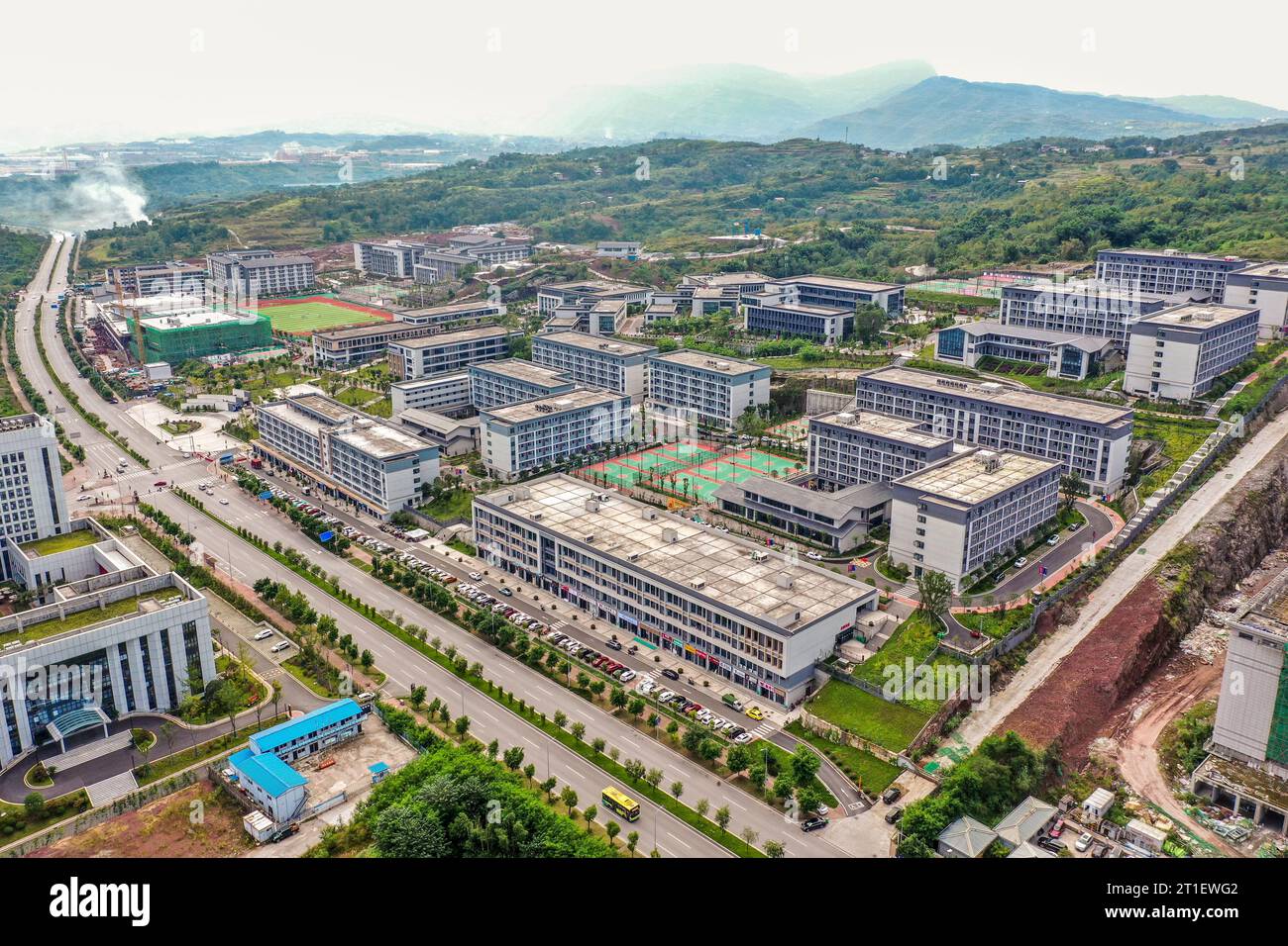 (231013) -- CHONGQING, Oct. 13, 2023 (Xinhua) -- This aerial photo ...