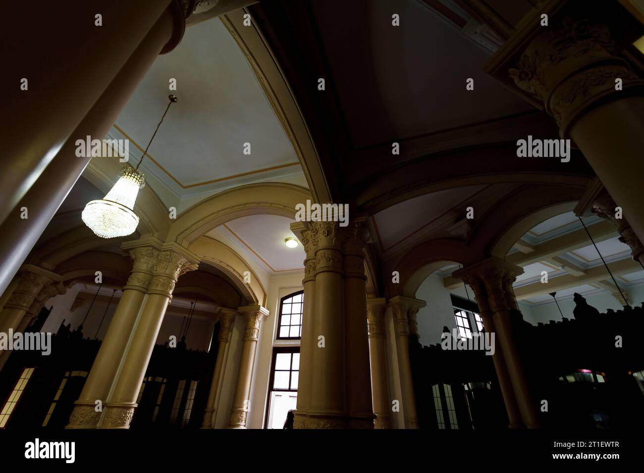 Ceiling with columns and classic moldings in an old house Stock Photo ...
