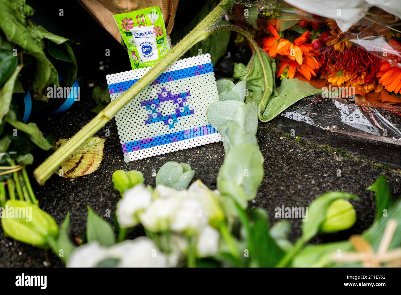 Copenhagen, Denmark. 13th Oct, 2023. Flowers in front of the Israeli ...