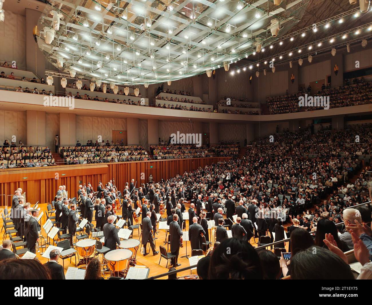 (231013) -- BEIJING, Oct. 13, 2023 (Xinhua) -- The audience applaud ...