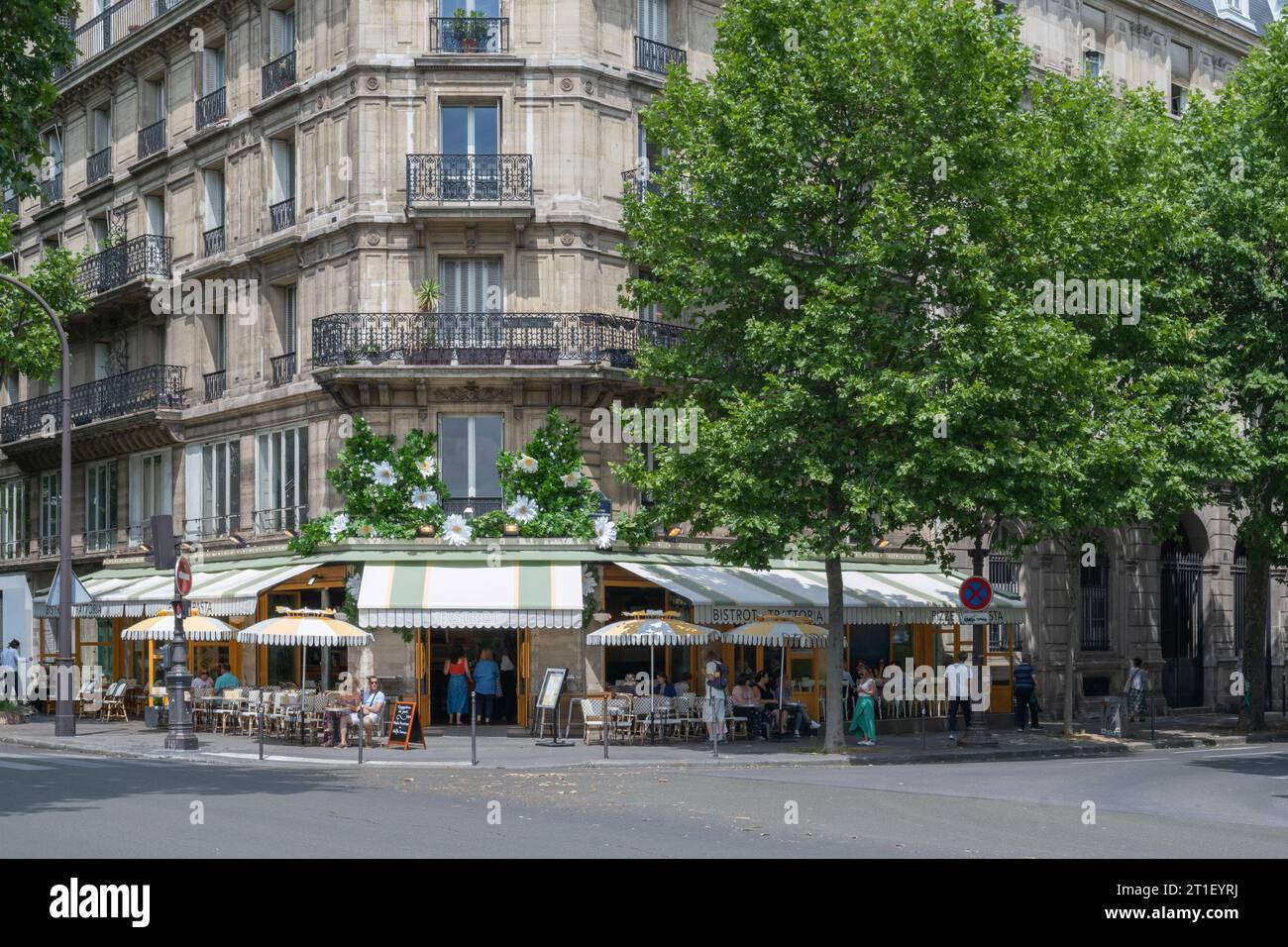 Parisian life hi-res stock photography and images - Alamy
