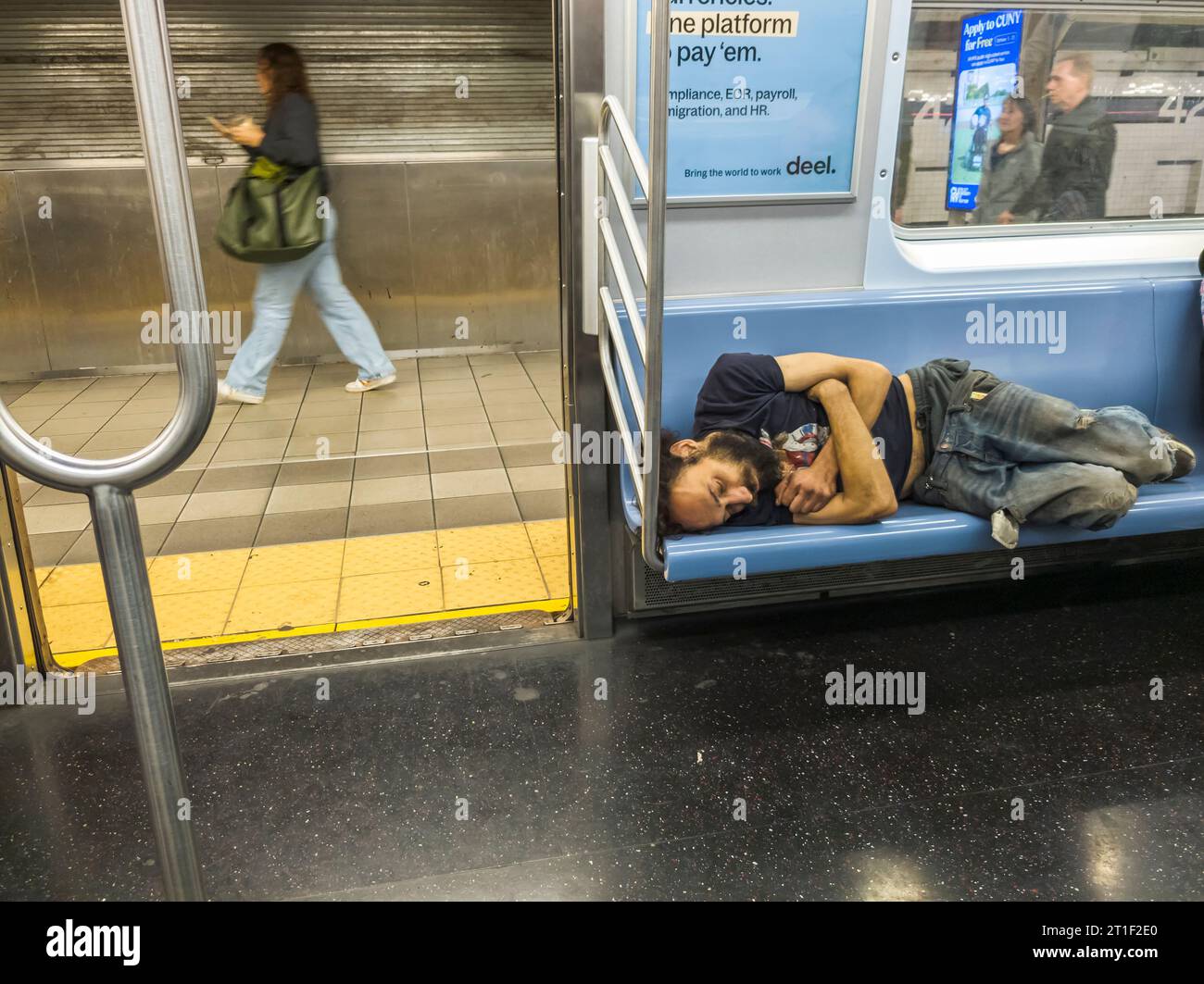 Homeless nyc subway police hi-res stock photography and images - Alamy