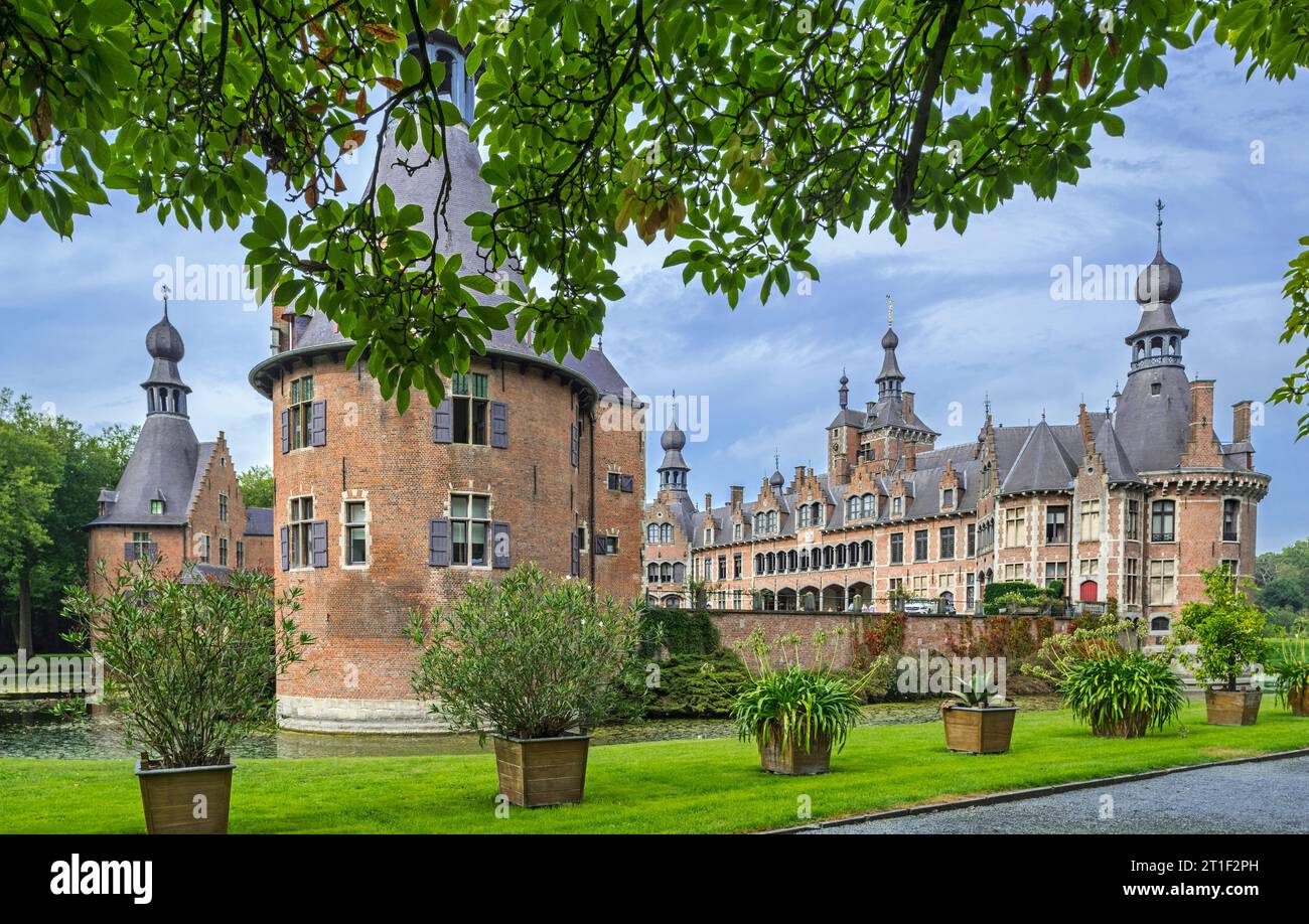 Ooidonk Castle / Kasteel van Ooidonk, 16th century Flemish Renaissance ...