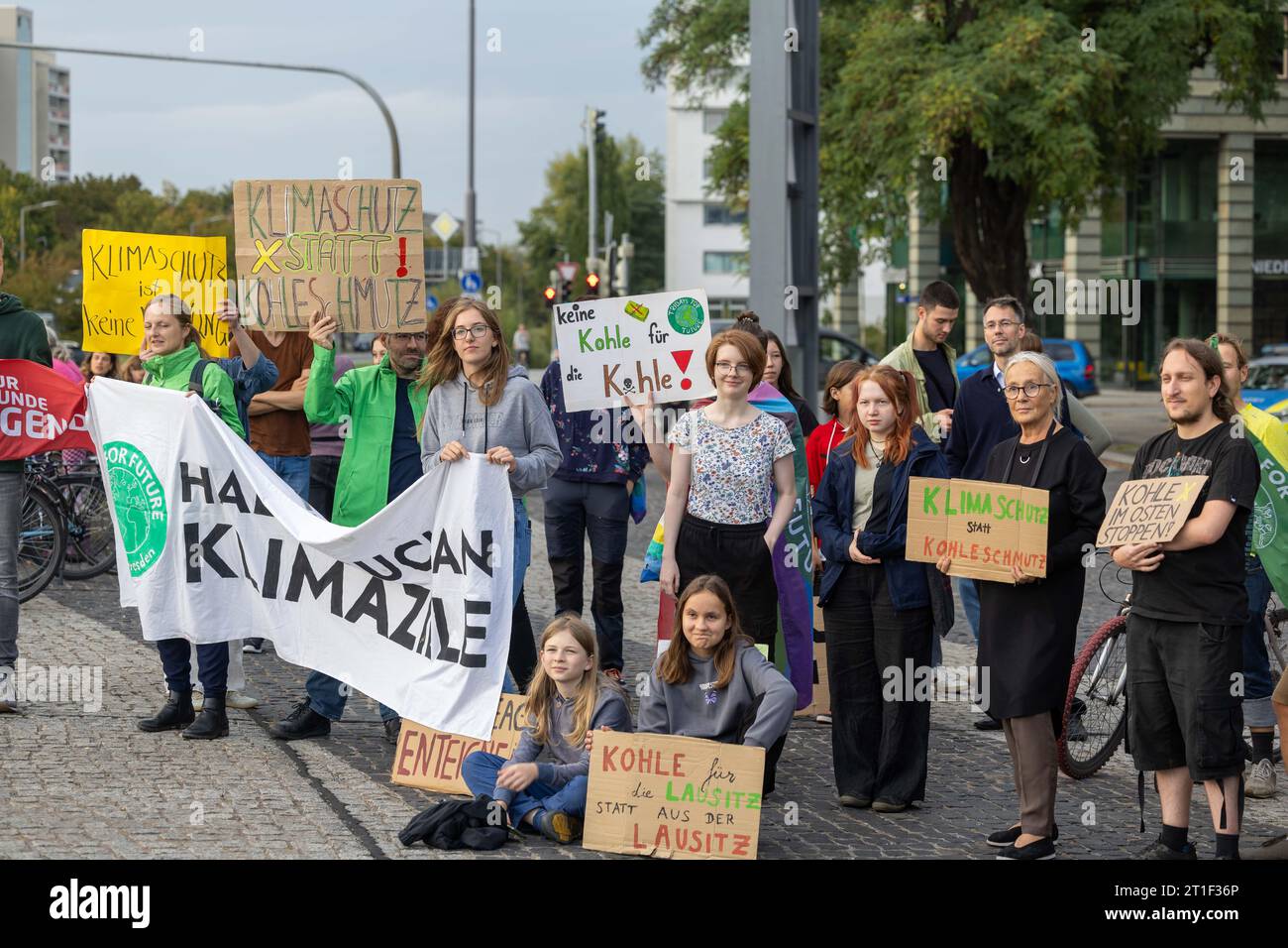 Dresden, Germany. 13th Oct, 2023. Several young people stand in front of the Saxon State ...