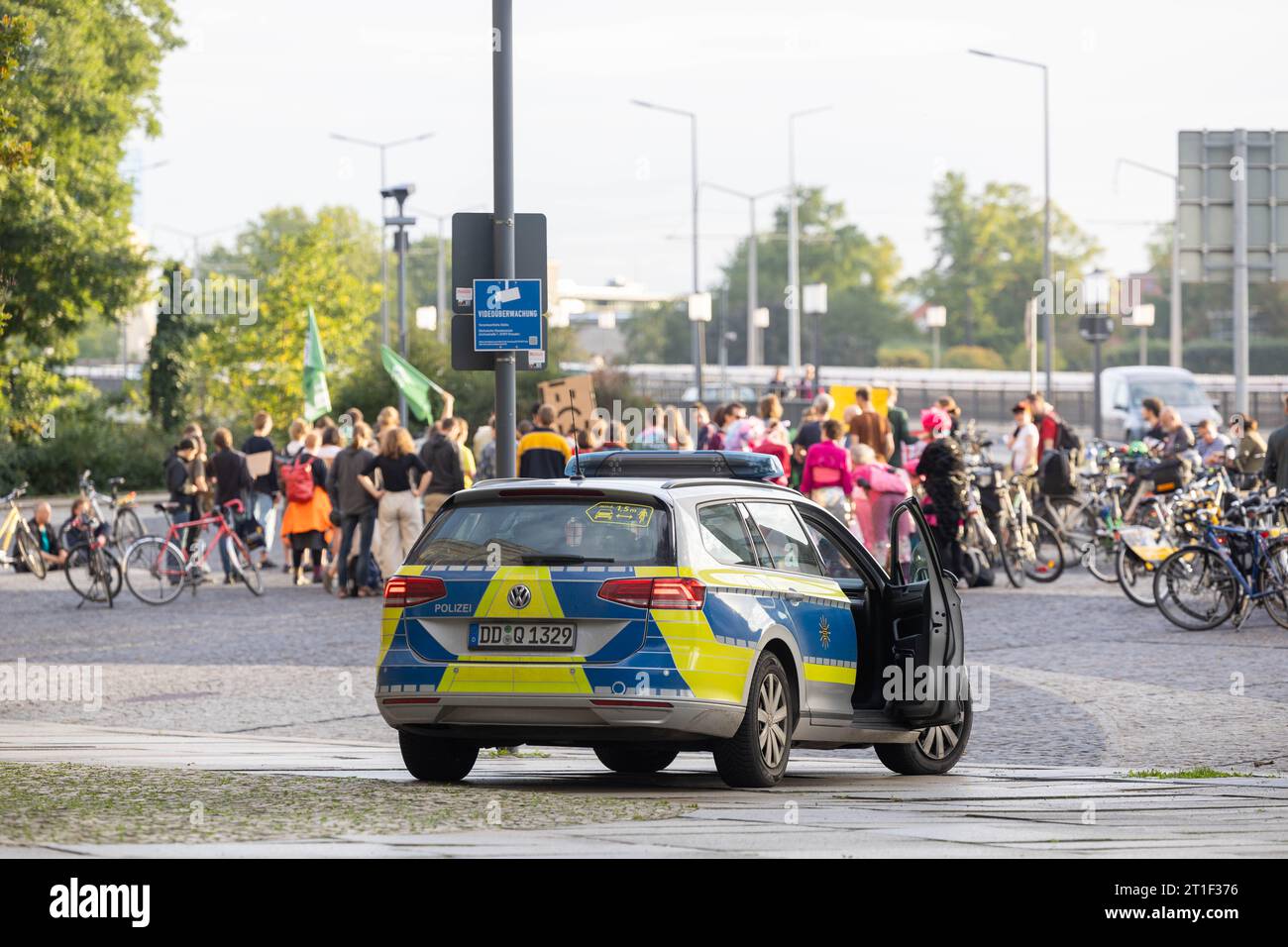 Dresden, Germany. 13th Oct, 2023. A patrol car stands directly at the ...