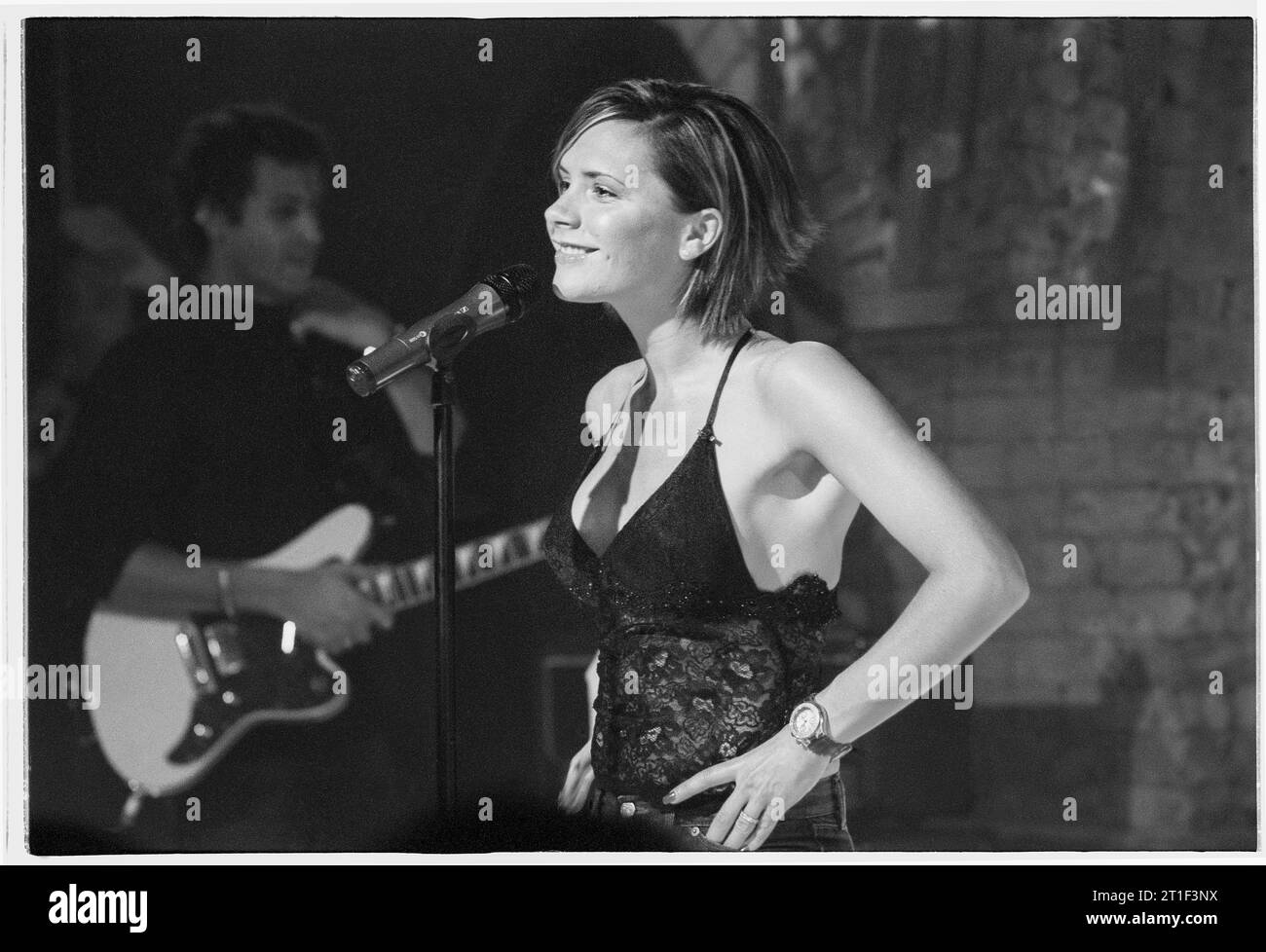 Victoria beckham 2001 Black and White Stock Photos & Images - Alamy