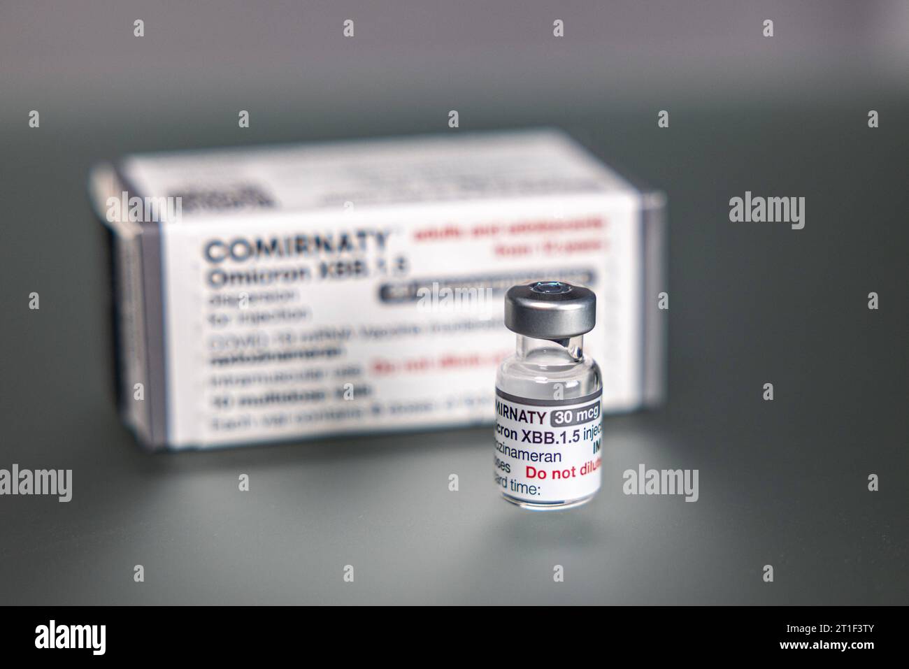 Redaktionell: XBB.1.5-Varianten-adaptiertes Comirnaty. Originale Phiole ...