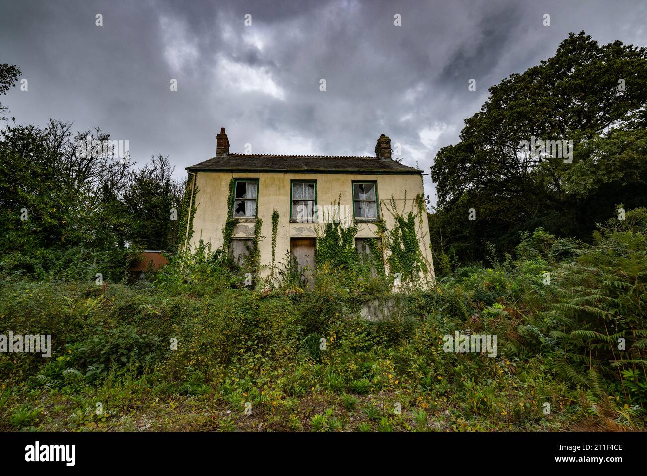 DERELICT ABANDONED OLD DILAPIDATED HOUSE MELADOR ST.AUSTELL Stock Photo - Alamy