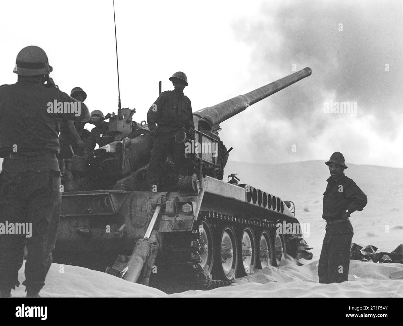 YOM KIPPUR WAR. ISRAELI 175 MM GUNS GIVING ARTILLERY SUPPORT DURING THE ...