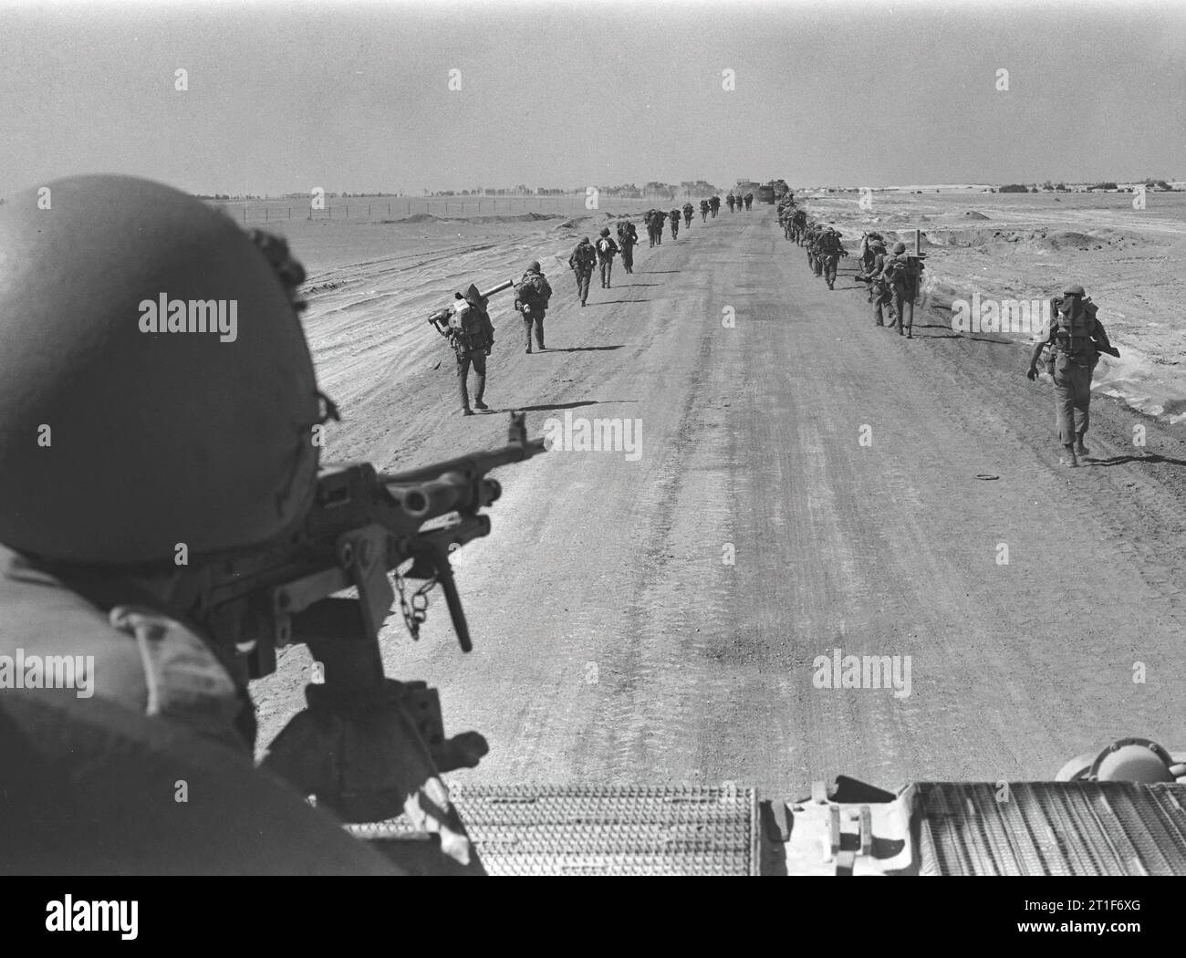 YOM KIPPUR WAR. ISRAELI PARATROOPERS MARCHING ALONG THE SUEZ-CAIRO ROAD ...