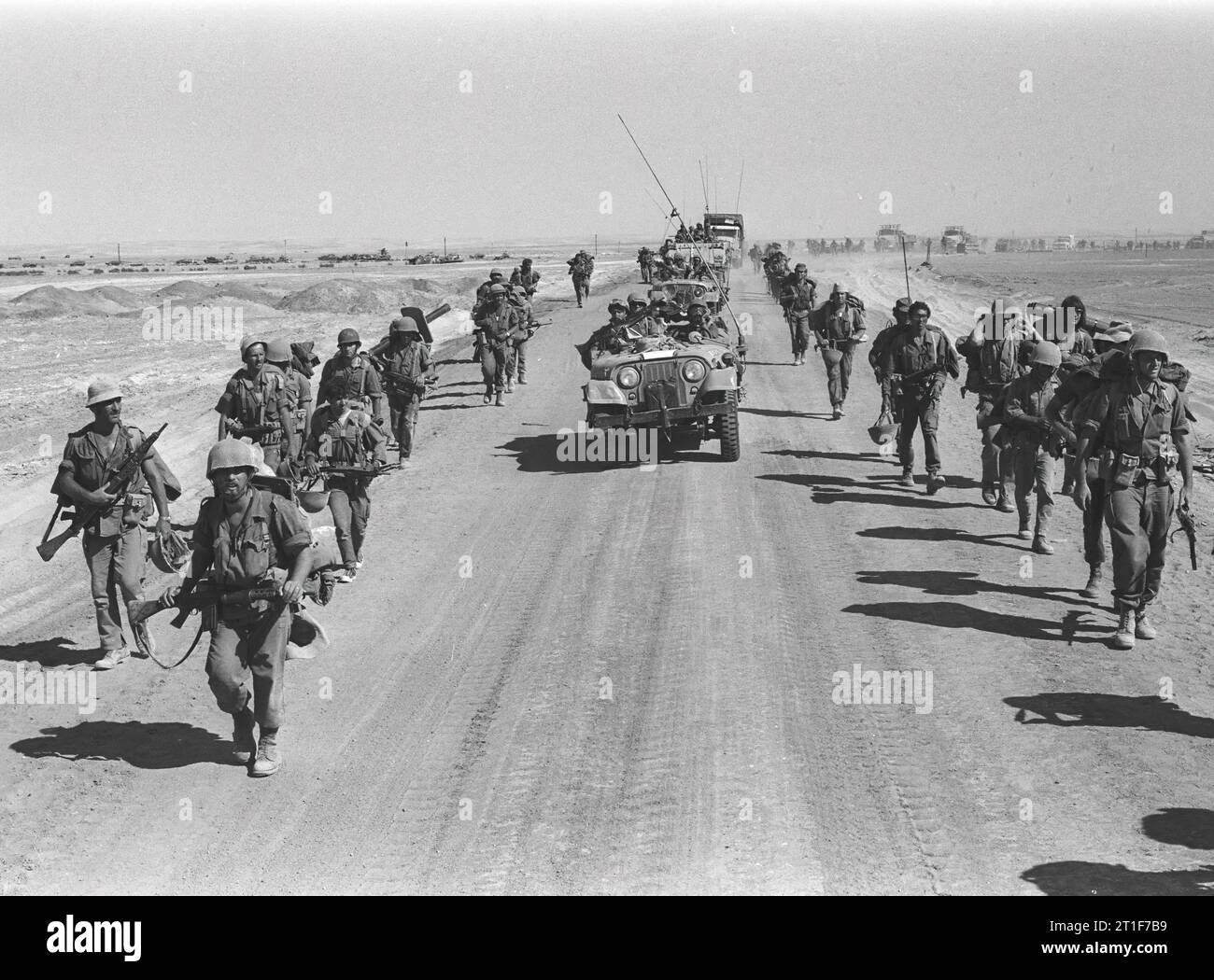 YOM KIPPUR WAR. ISRAELI PARATROOPERS MARCHING ALONG THE SUEZ-CAIRO ROAD ...
