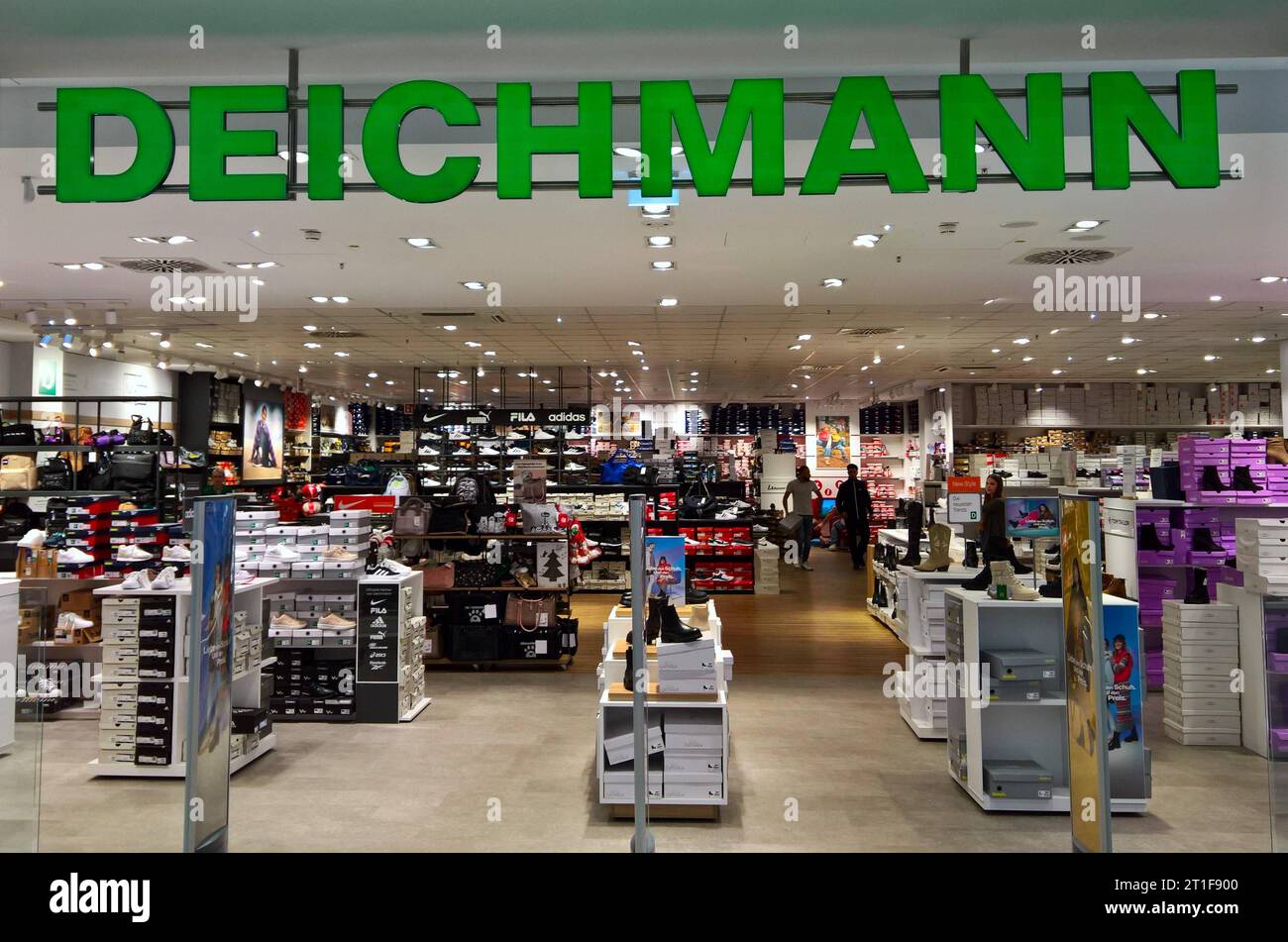 Die Deichmann SE ist die Konzernobergesellschaft der Deichmann-Gruppe ...