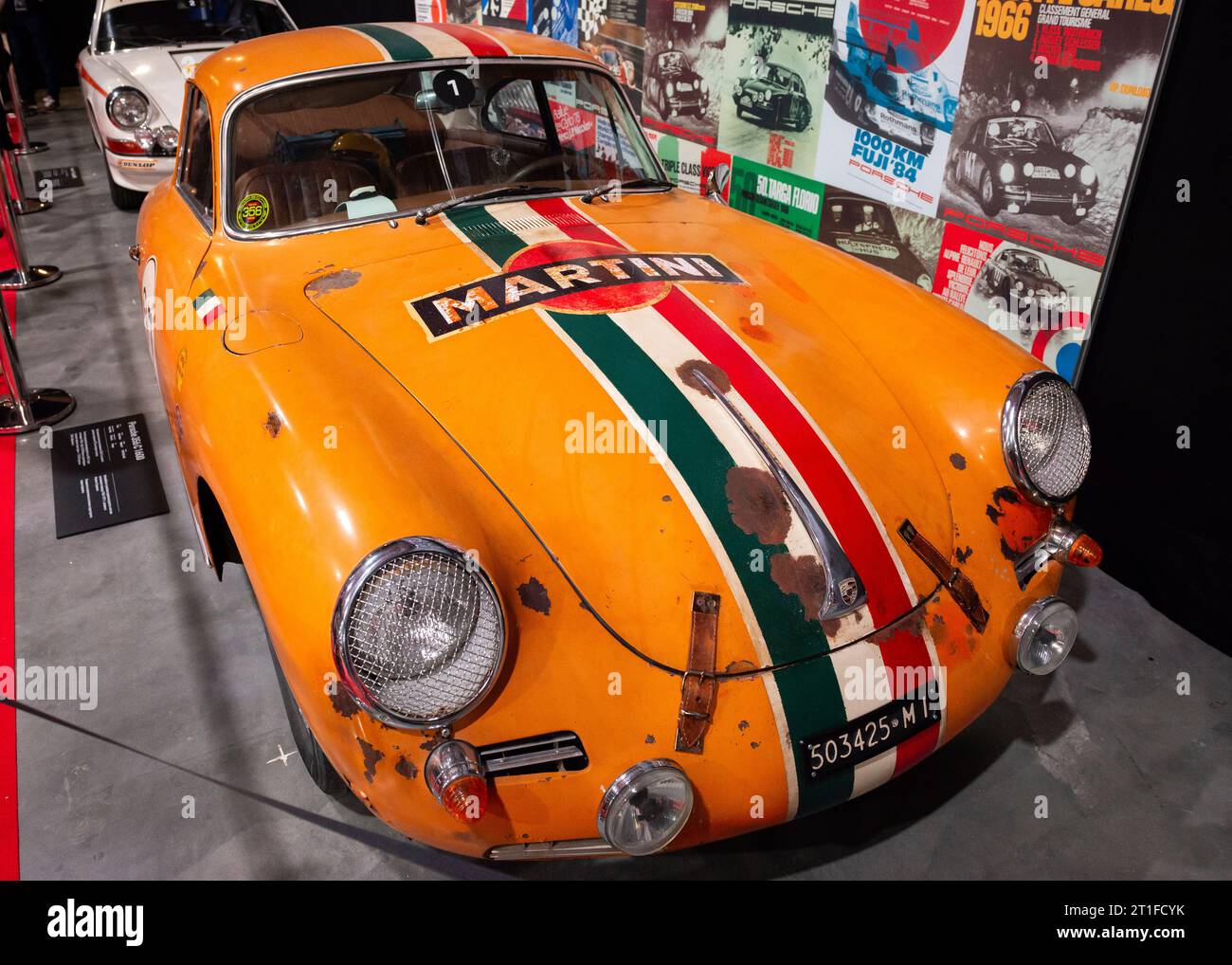 Orange racing car hi-res stock photography and images - Alamy