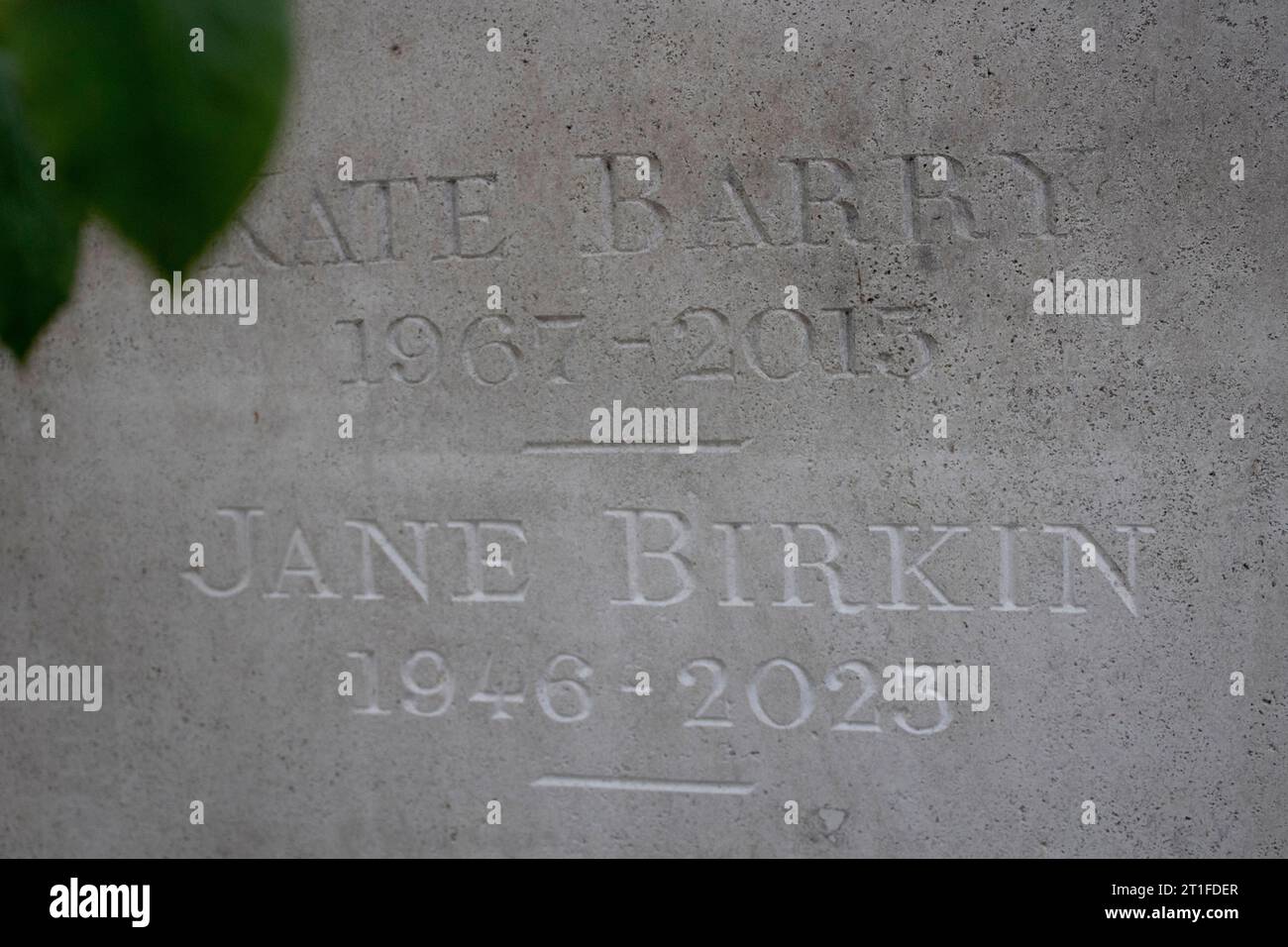 The grave of Jane Birkin and Kate Barry Montparnasse Cemetery ...