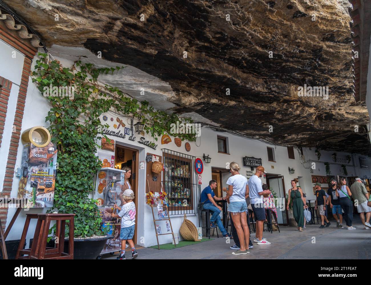 Houses built into rock hi-res stock photography and images - Alamy